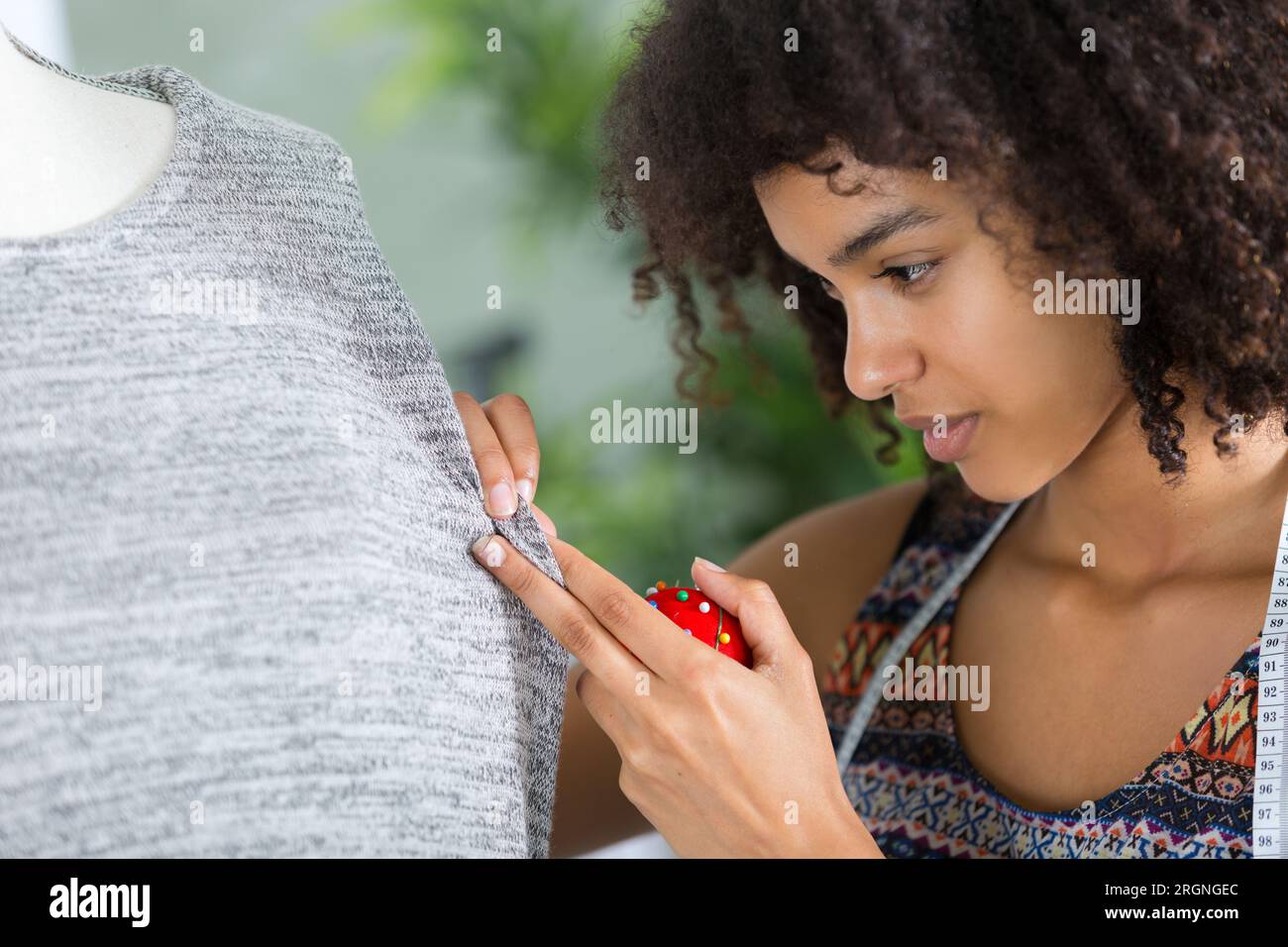 Putting beads hi-res stock photography and images - Alamy