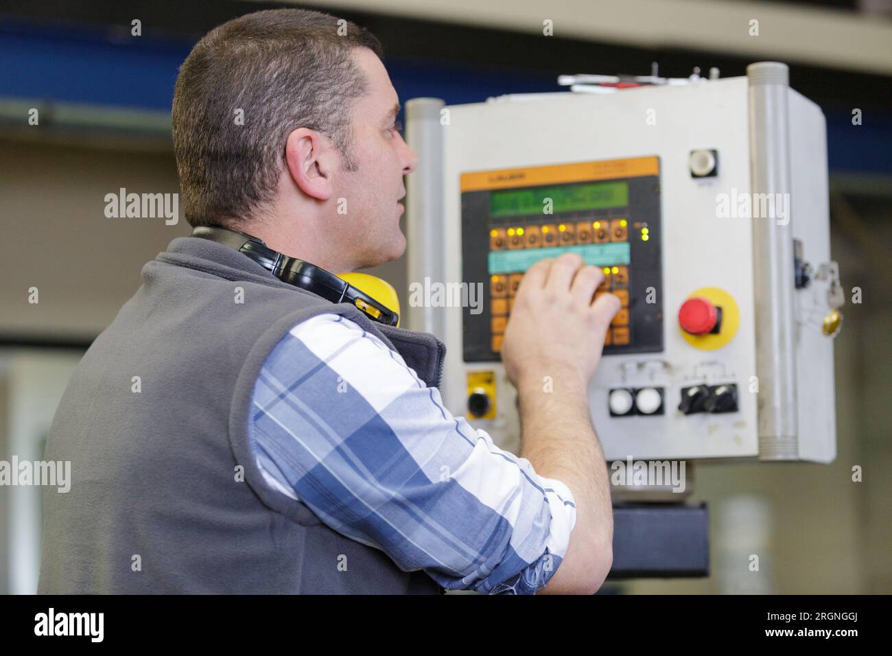 Electronic factory hi-res stock photography and images - Alamy