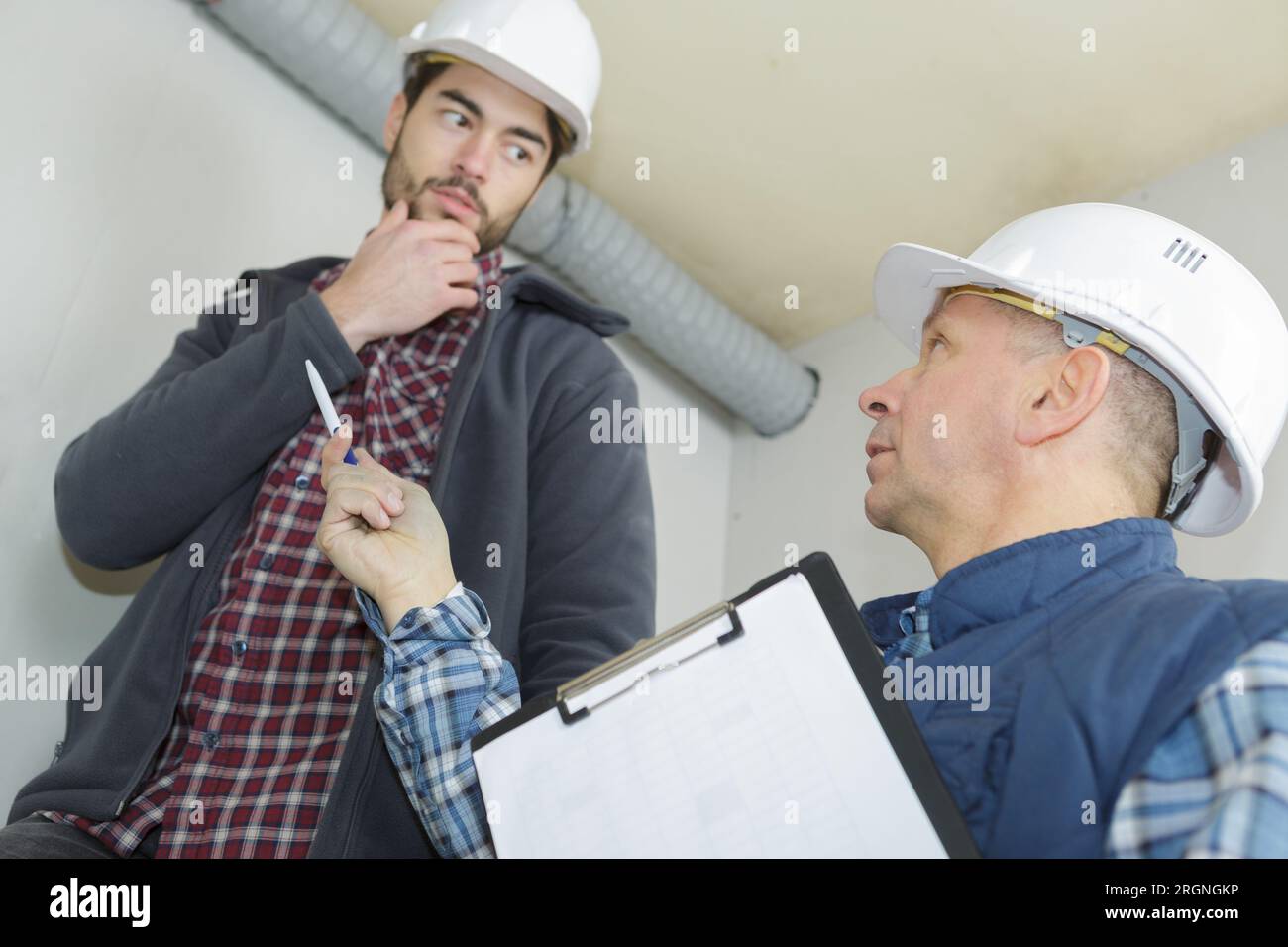 Senior talking to younger person hi-res stock photography and images ...
