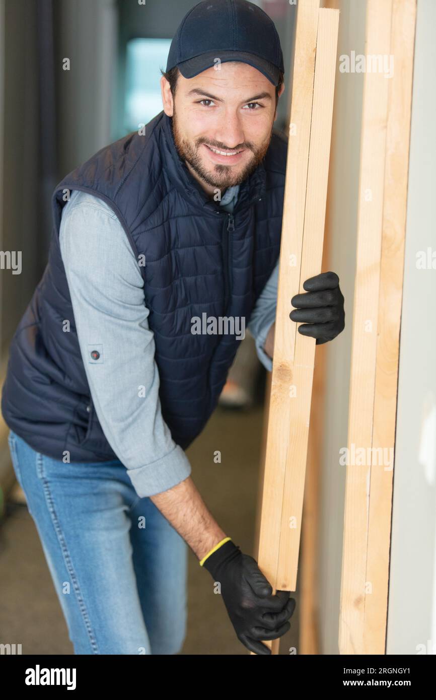 Timber framing worker hi-res stock photography and images - Alamy
