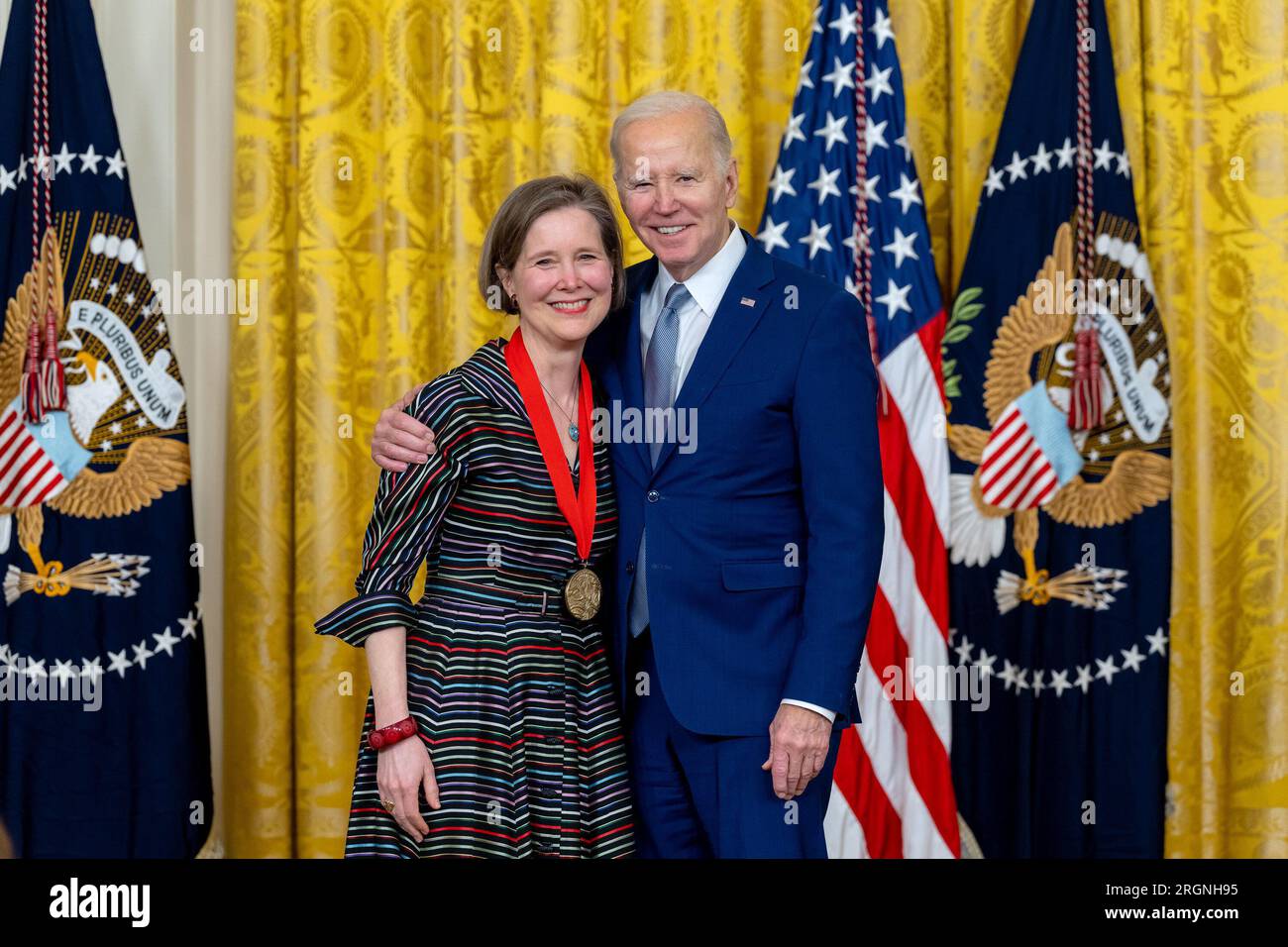 Reportage: Joe Biden presenting medals at the National Arts and ...