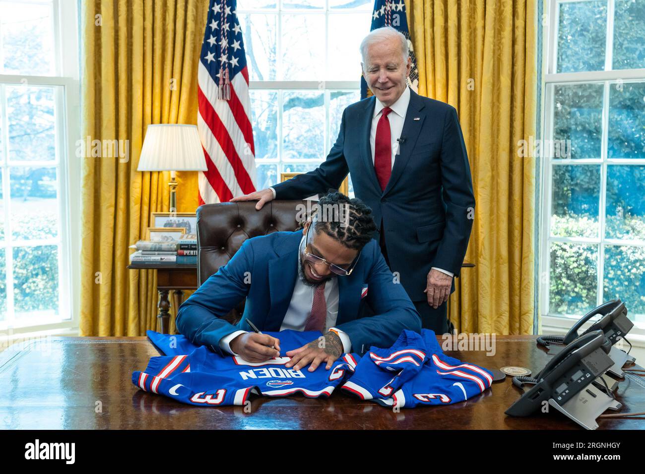 Damar hamlin signs hi-res stock photography and images - Alamy