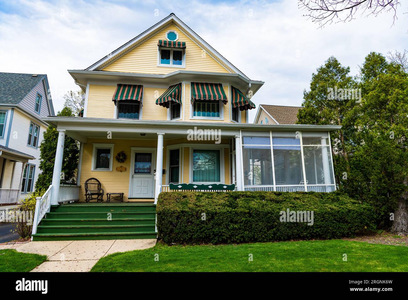 cottage house in american neighborhood. suburban house property ...