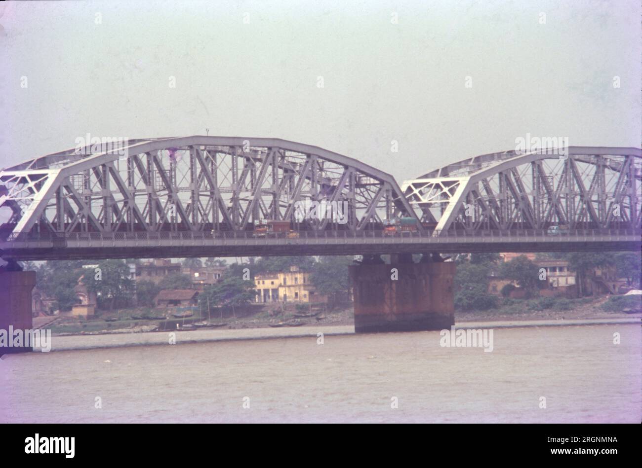 Vivekananda Setu is a bridge over the Hooghly River in West Bengal ...