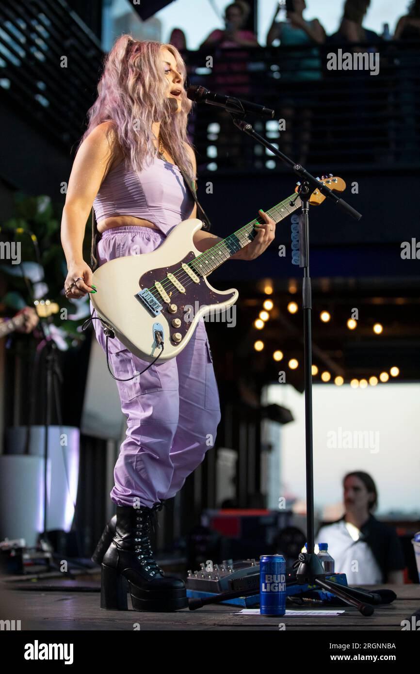 Bud light backyard tour hi-res stock photography and images - Alamy