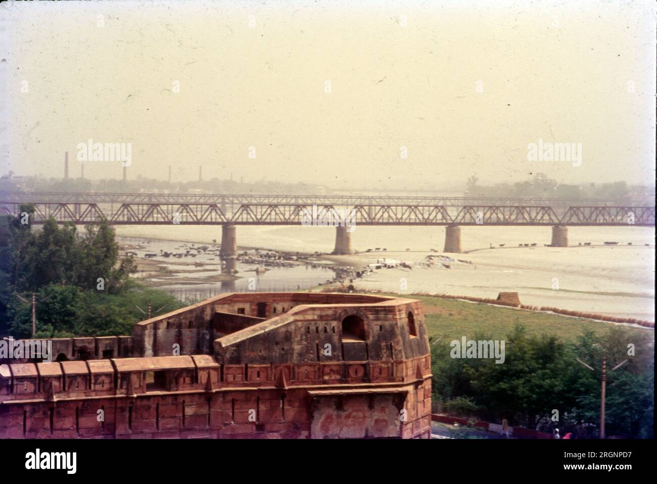 Bridge over Jamuna River, Delhi, India Stock Photo - Alamy