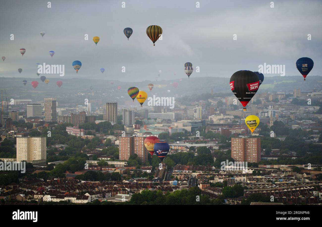 Hot air balloons over Bristol during the mass ascent at the Bristol ...
