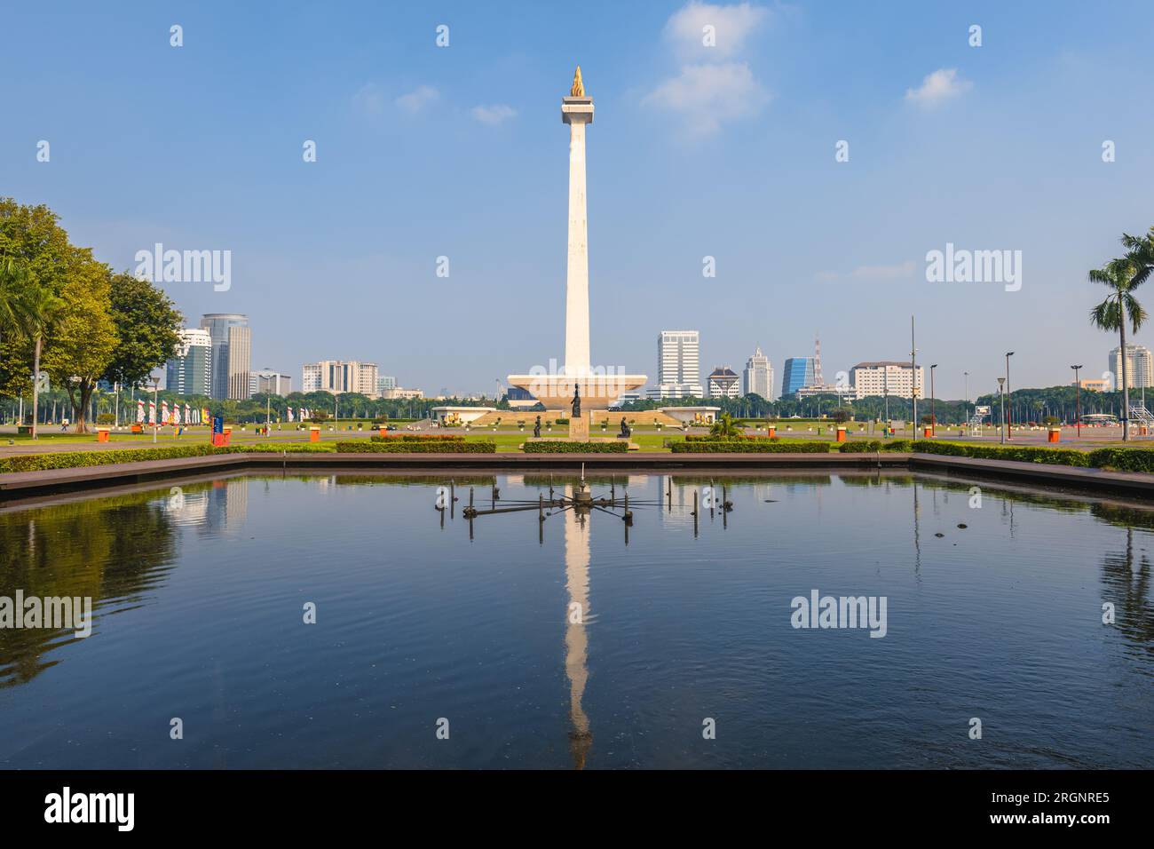 National monument merdeka square hi-res stock photography and images ...