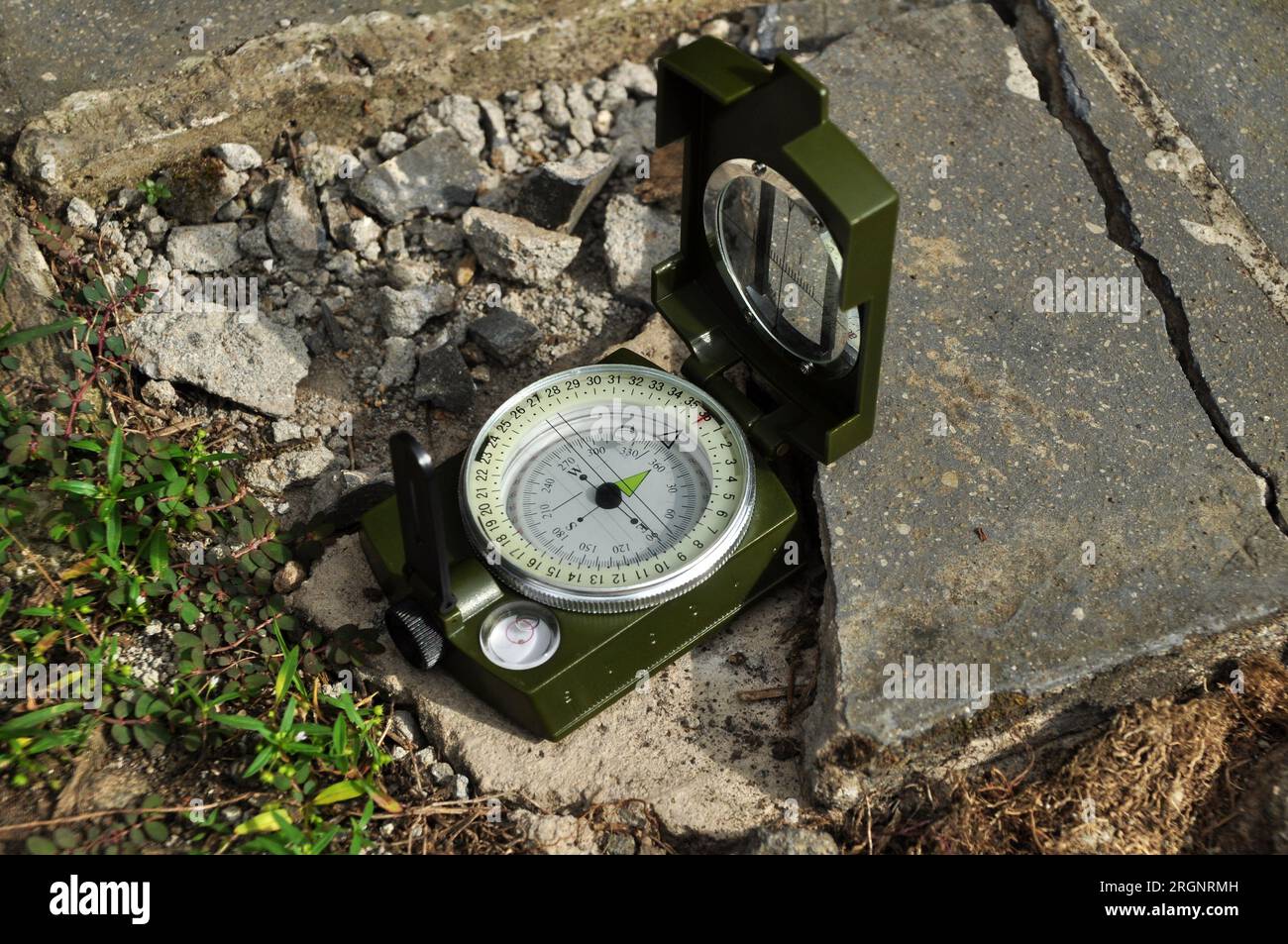 Compass green hi-res stock photography and images - Alamy