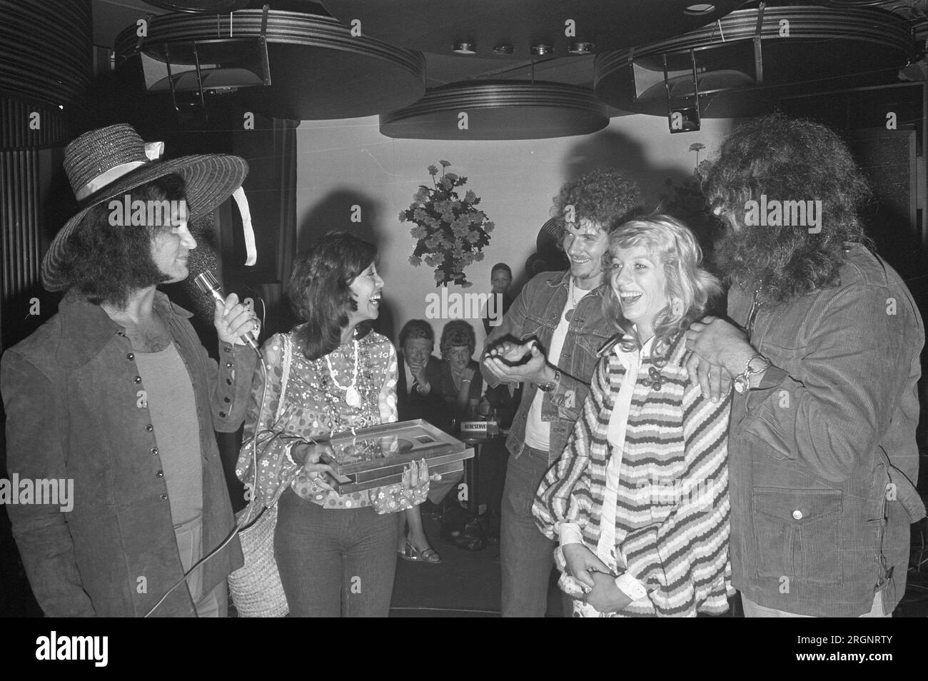 Mouth and MacNeal get gold record in Fietsotheque in Amsterdam, Sandra ...