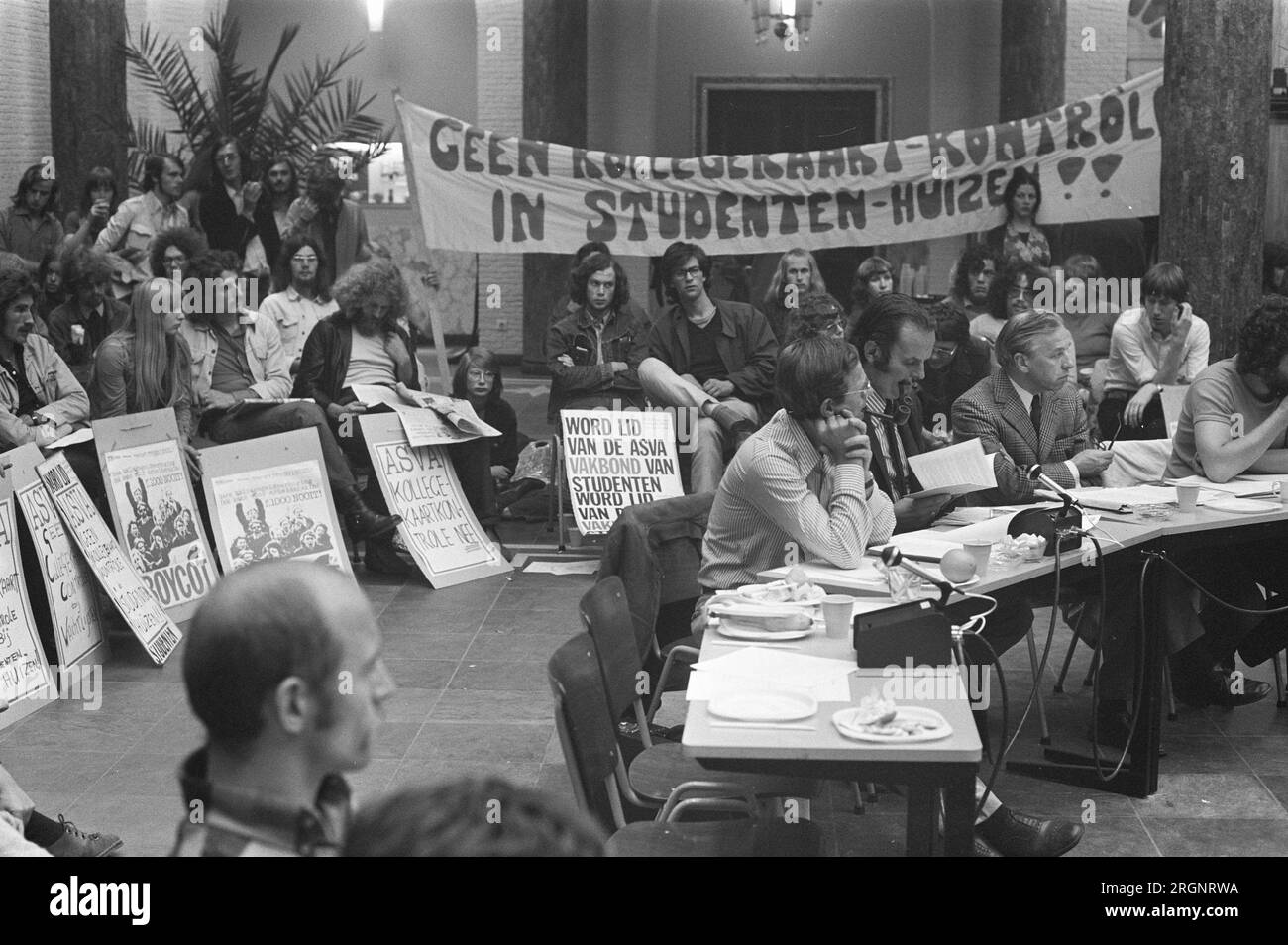 1970s student protests hi-res stock photography and images - Alamy
