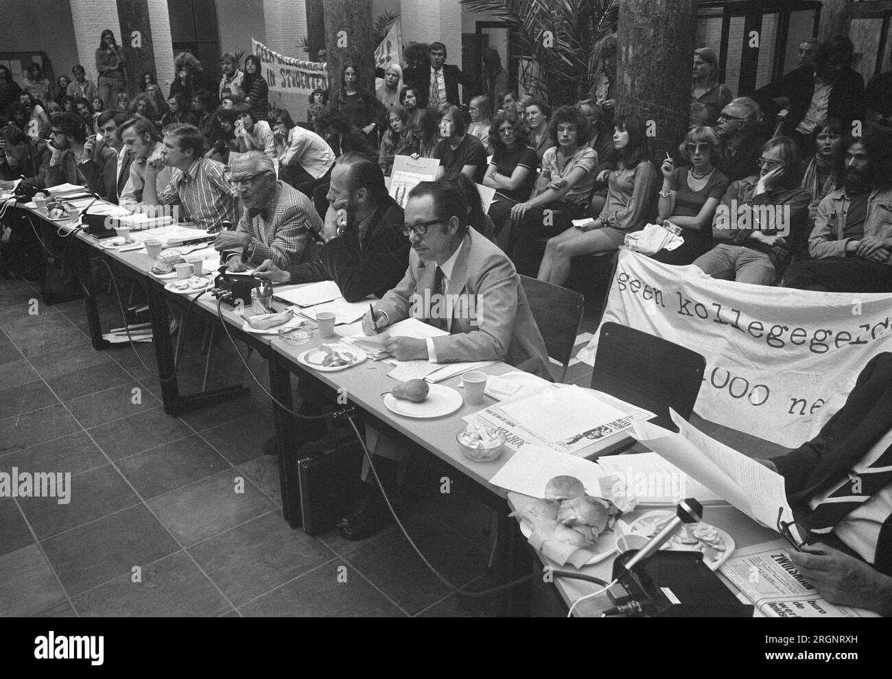 1970s student protests hi-res stock photography and images - Alamy