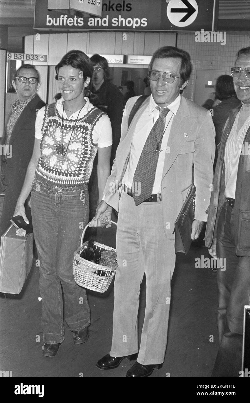Singer Andy Williams with wife at Schiphol ca. September 1972 Stock ...