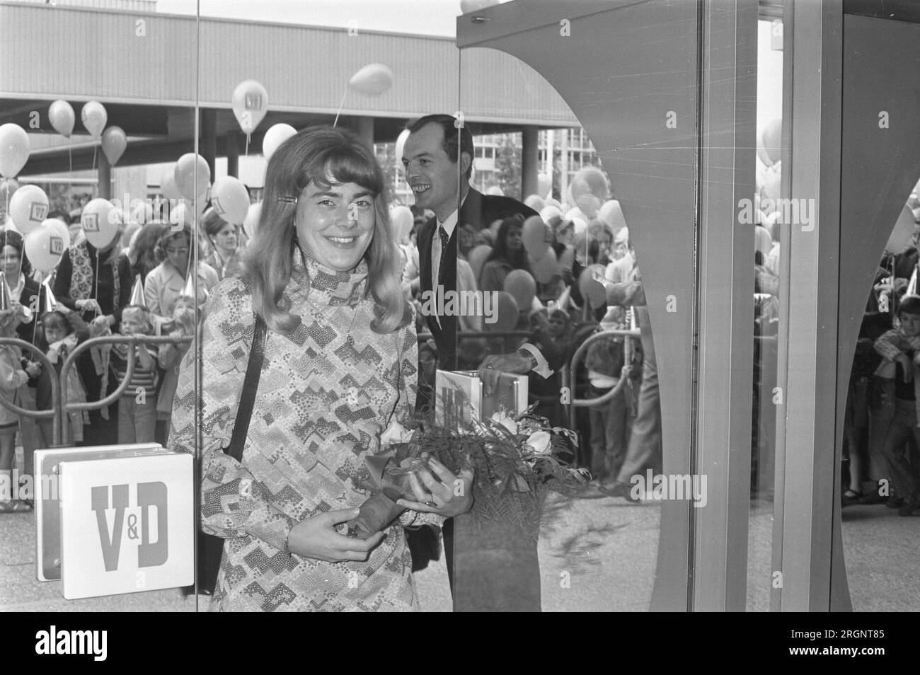 New department store Vroom en Dreesman opened in shopping center ...