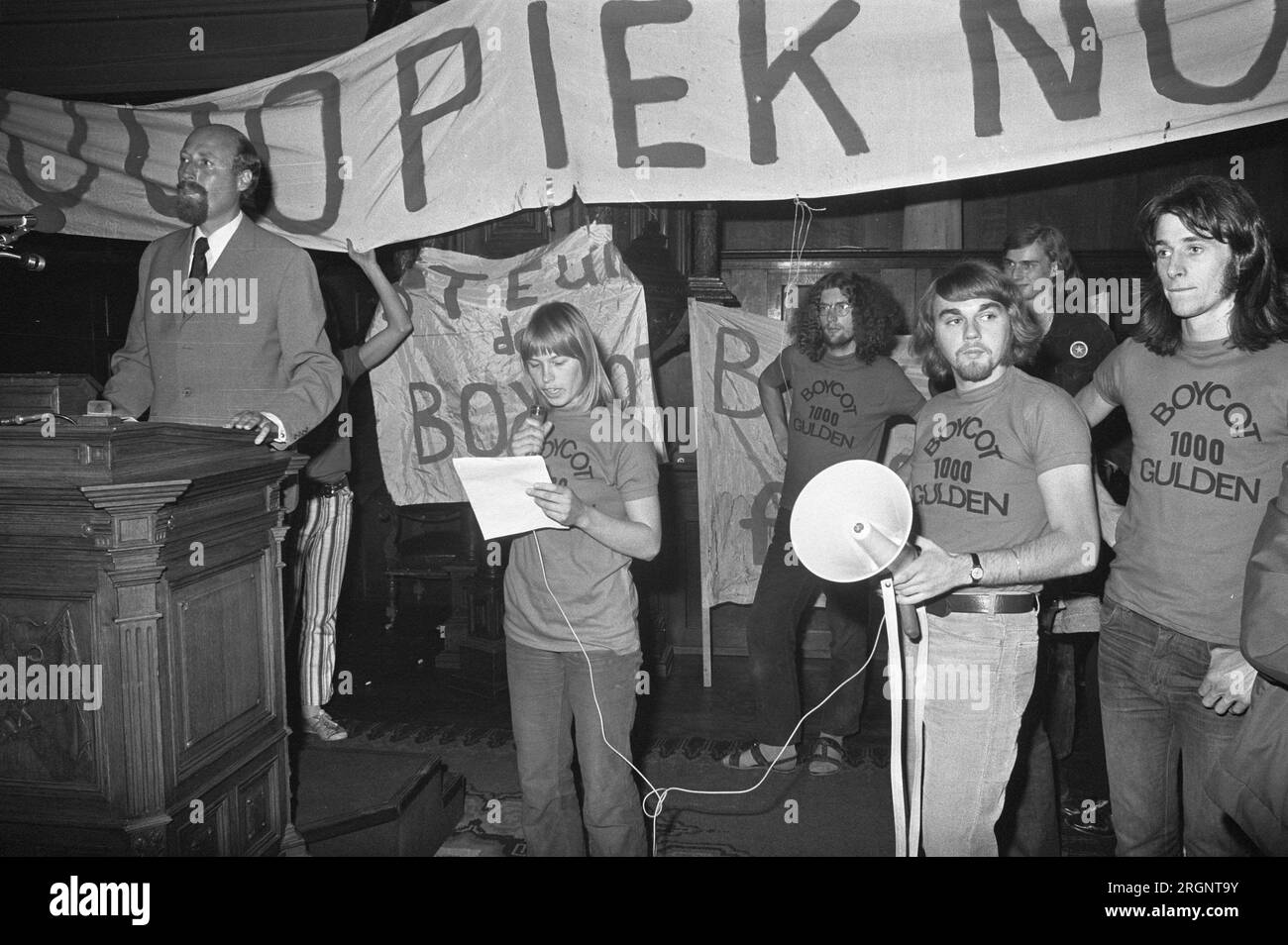1970s student protests hi-res stock photography and images - Alamy