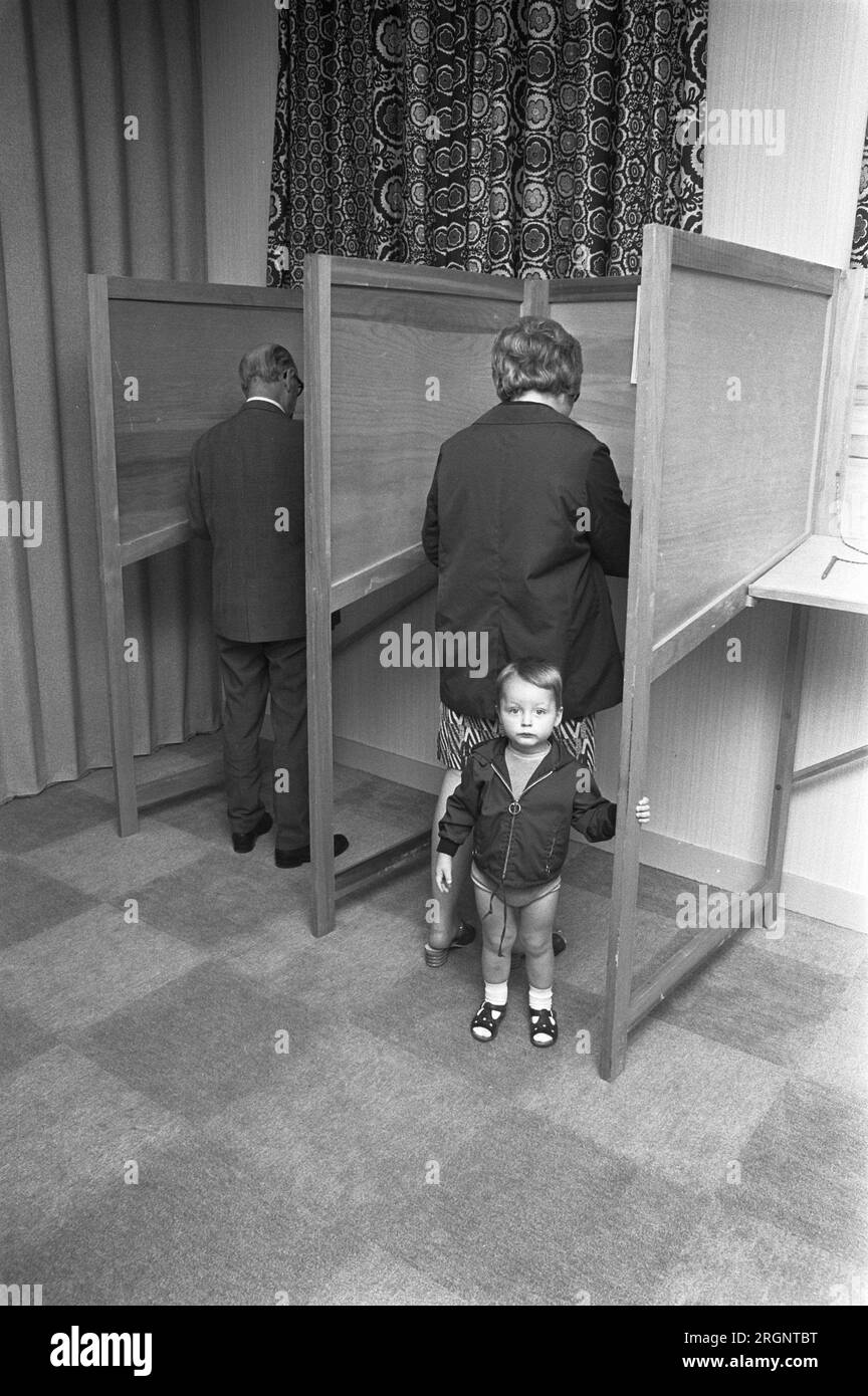 Polling booth historical hi-res stock photography and images - Alamy