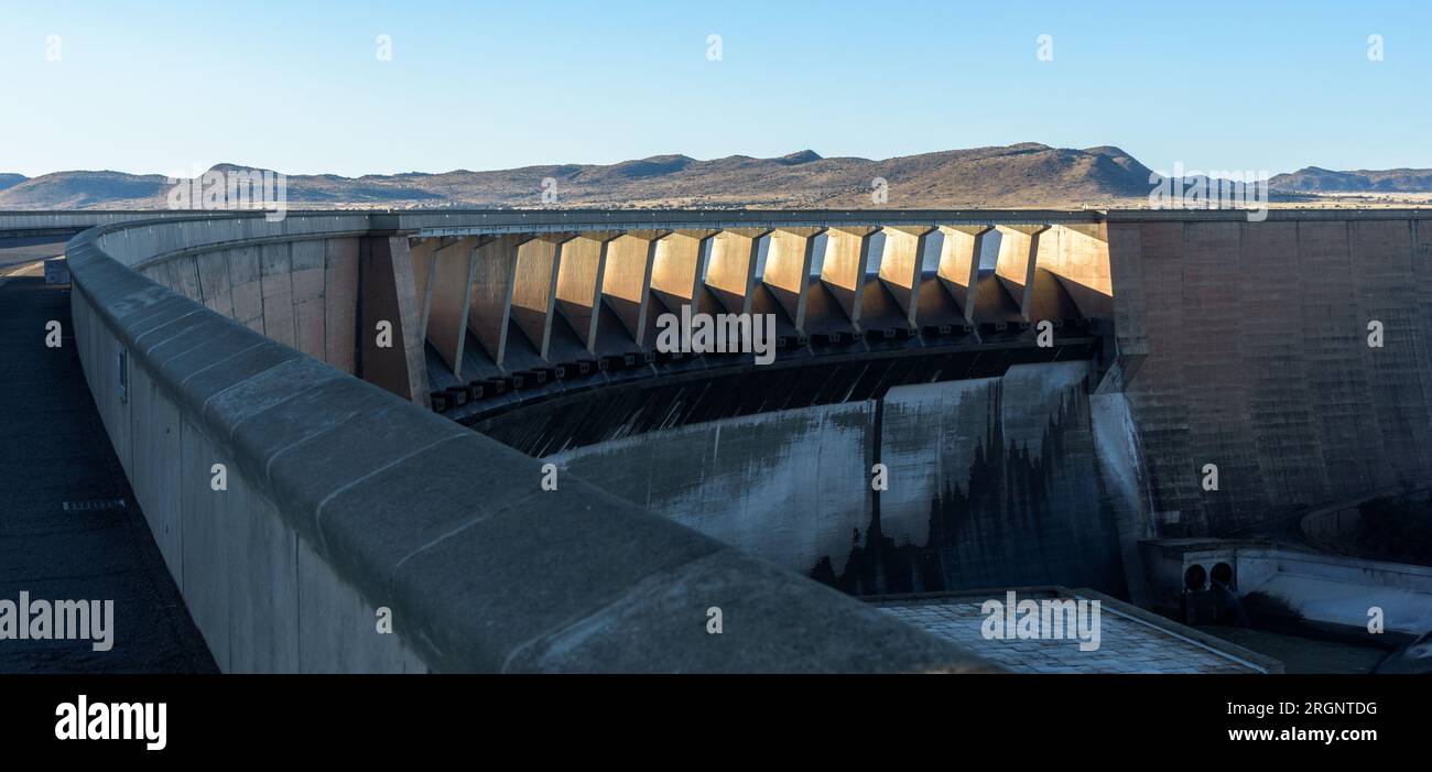The wall of the Gariep Dam in the Orange River Stock Photo - Alamy