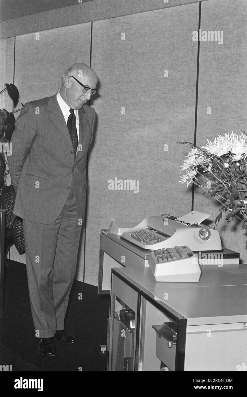 Ncr typewriter hi-res stock photography and images - Alamy