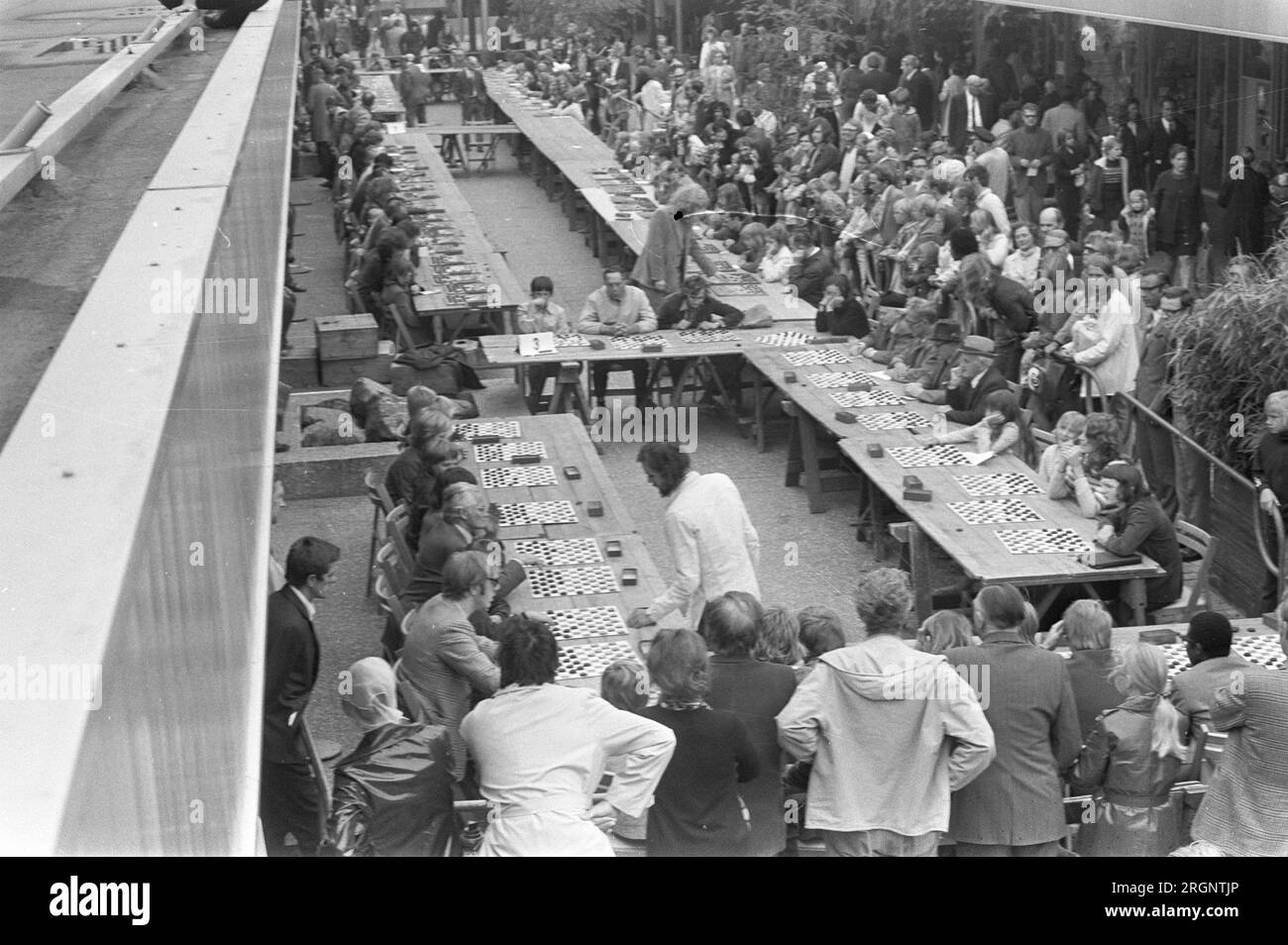 Open-air simultaneous chess and checkers competition in the ...