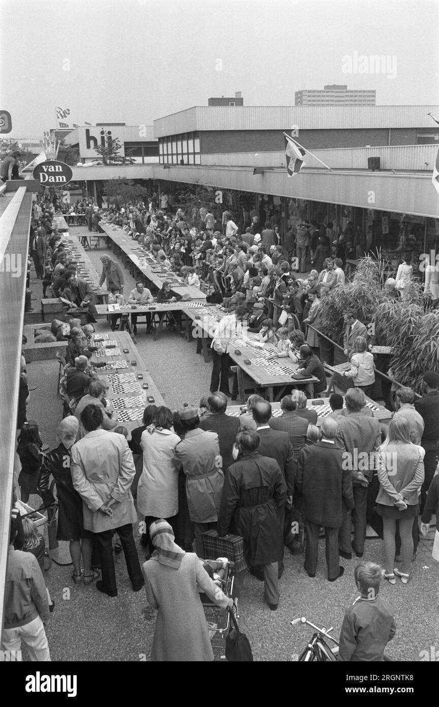Open-air simultaneous chess and checkers competition in the ...