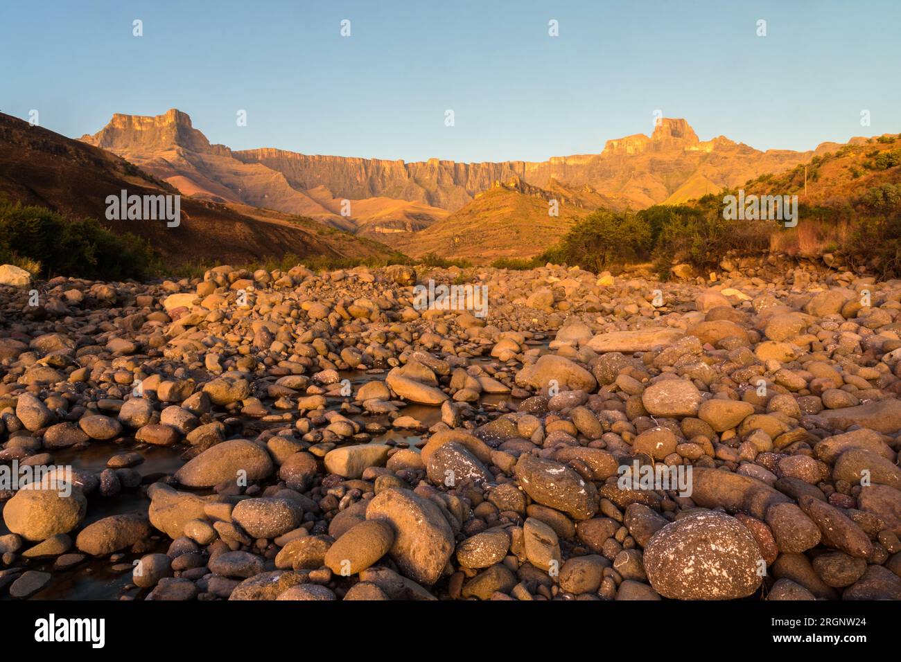 View of the Amphitheatre in the Drakensberg mountains in South Africa ...