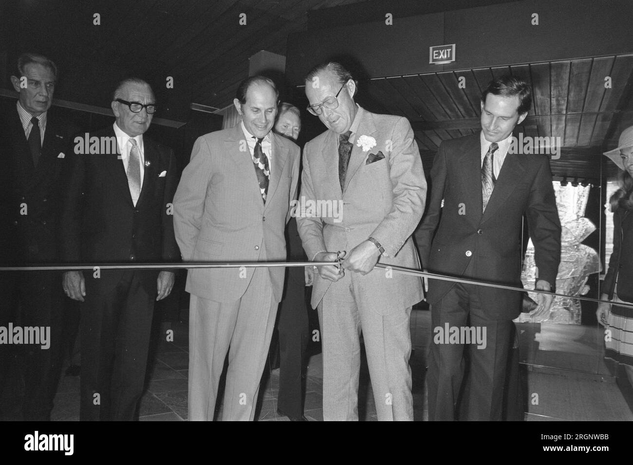 Prince Bernhard opens Hilton Hotel at Schiphol, ribbon cutting ceremony ...
