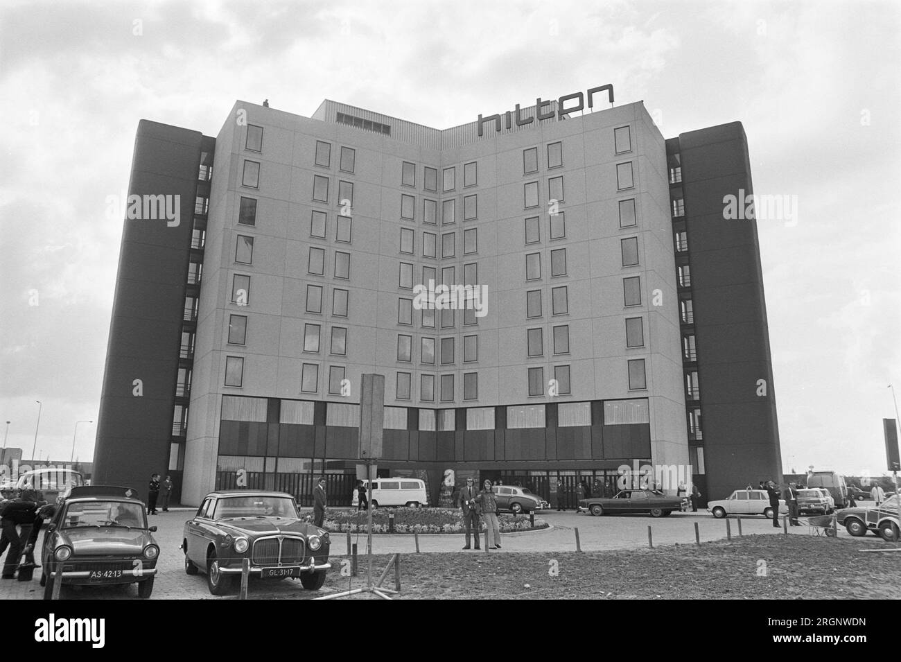 Ribbon cutting ceremony 1970s hi-res stock photography and images - Alamy