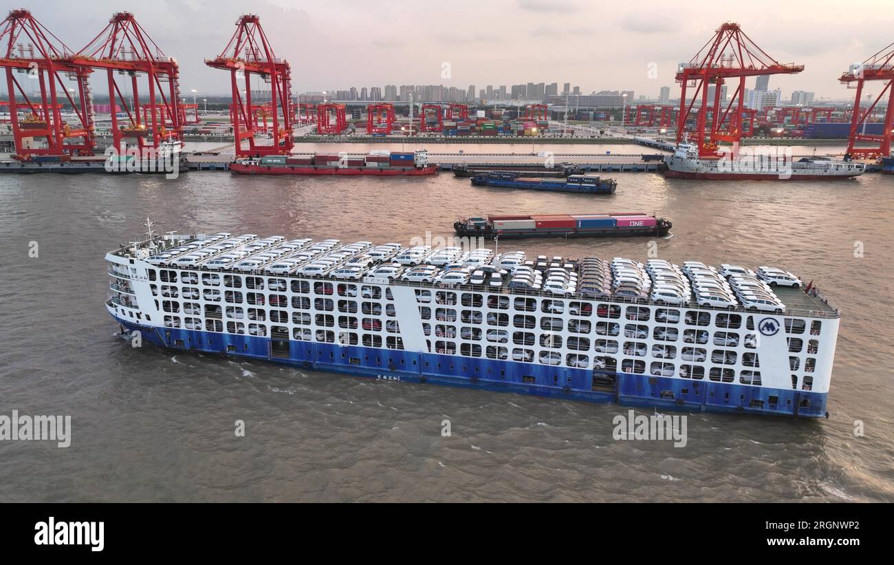 Aerial photo shows a batch of vehicles to be exported from Suzhou Port ...