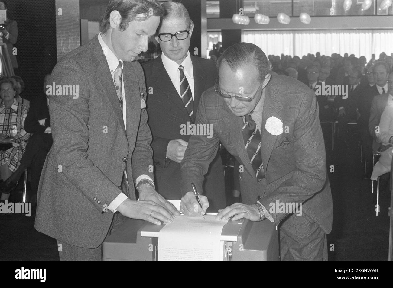 Signing a telex message hi-res stock photography and images - Alamy