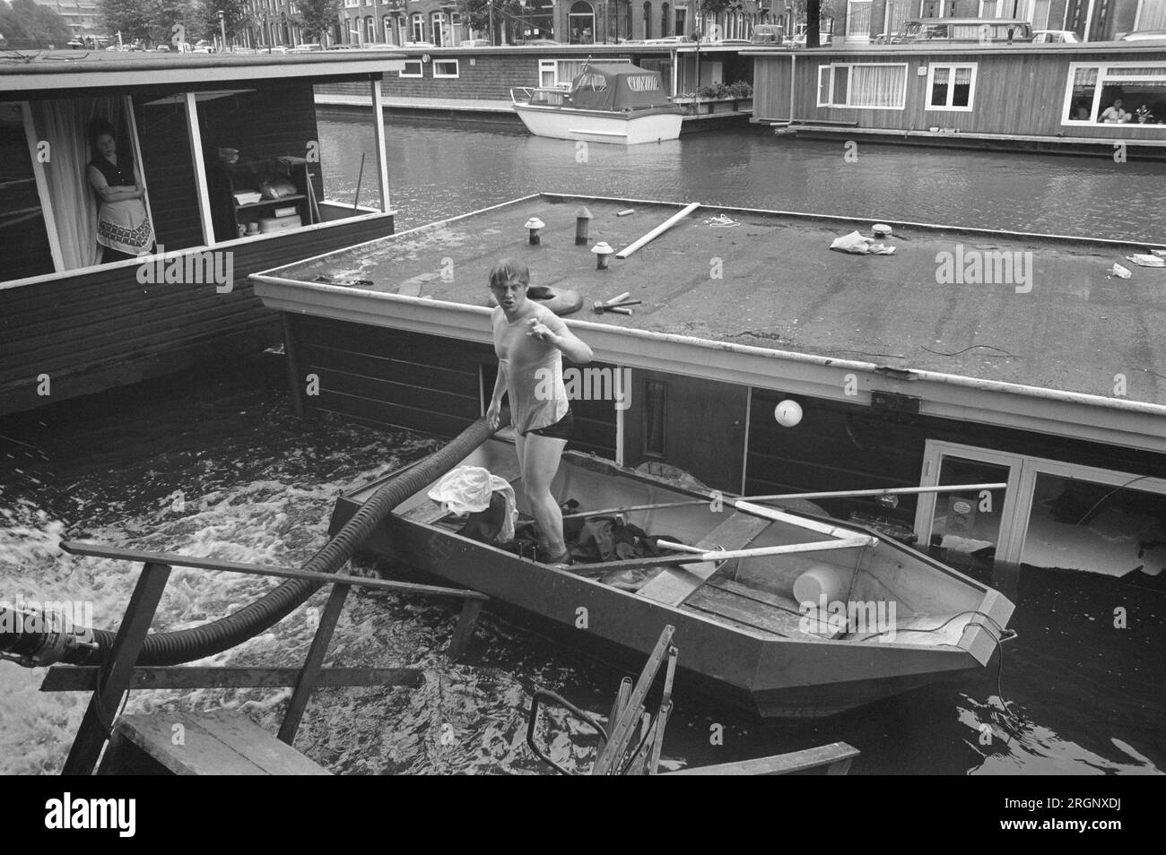Netherlands sinking houseboat hi-res stock photography and images - Alamy