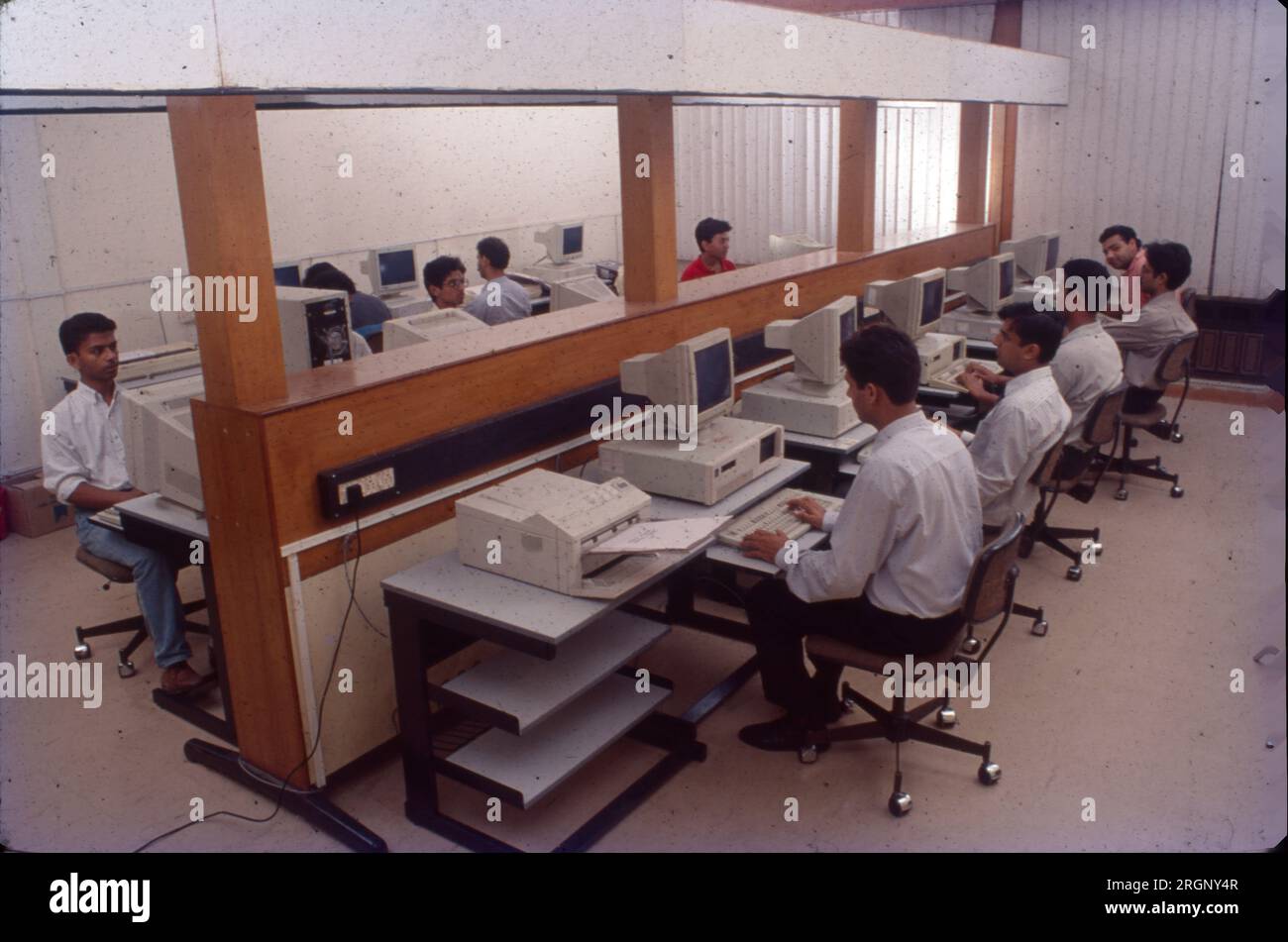 Office computers india hi-res stock photography and images - Alamy
