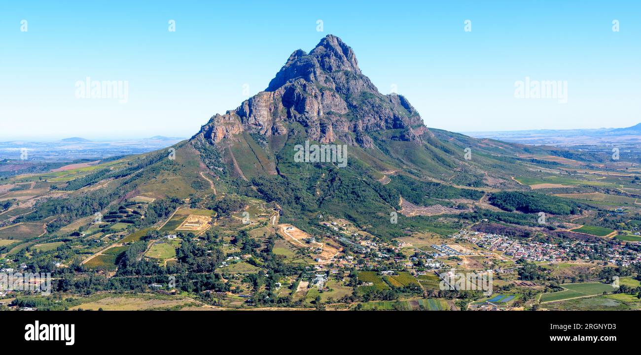 View of Simonsberg mountain from the Banhoek Valley, Stellenbosch Stock ...