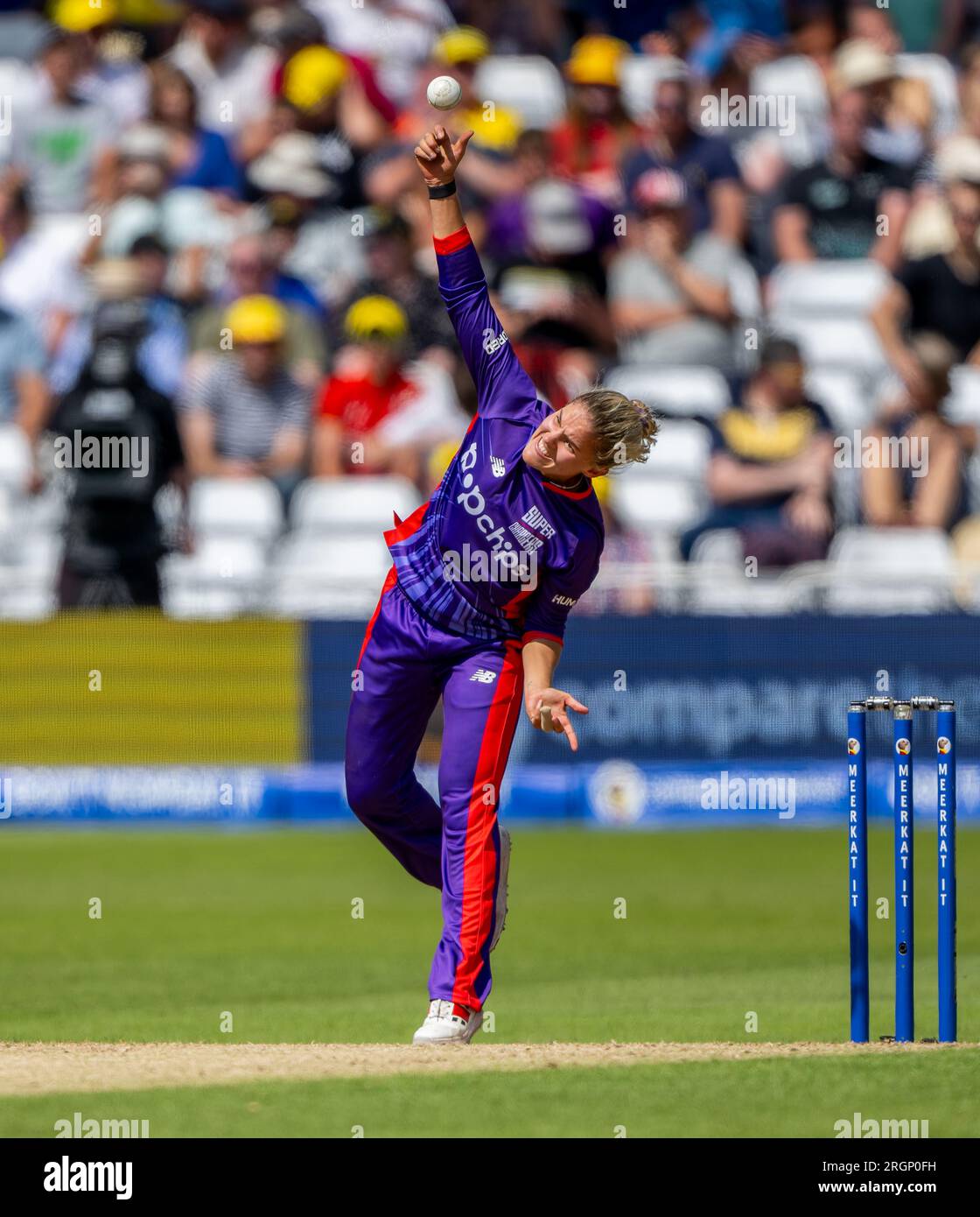 Lucy Higham bowling for Northern Superchargers in The Hundred between ...