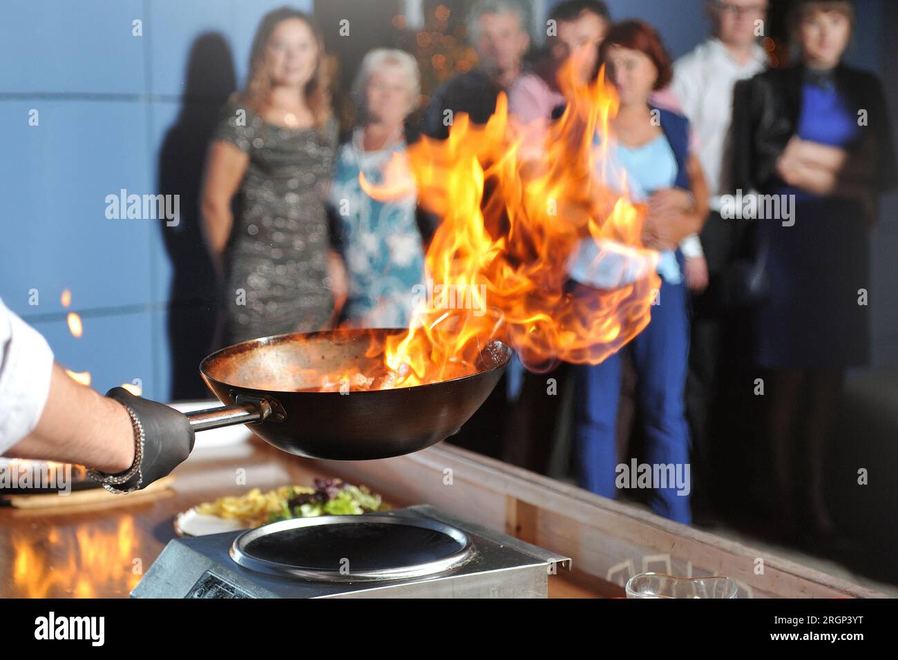 Dinner and a show hi-res stock photography and images - Alamy