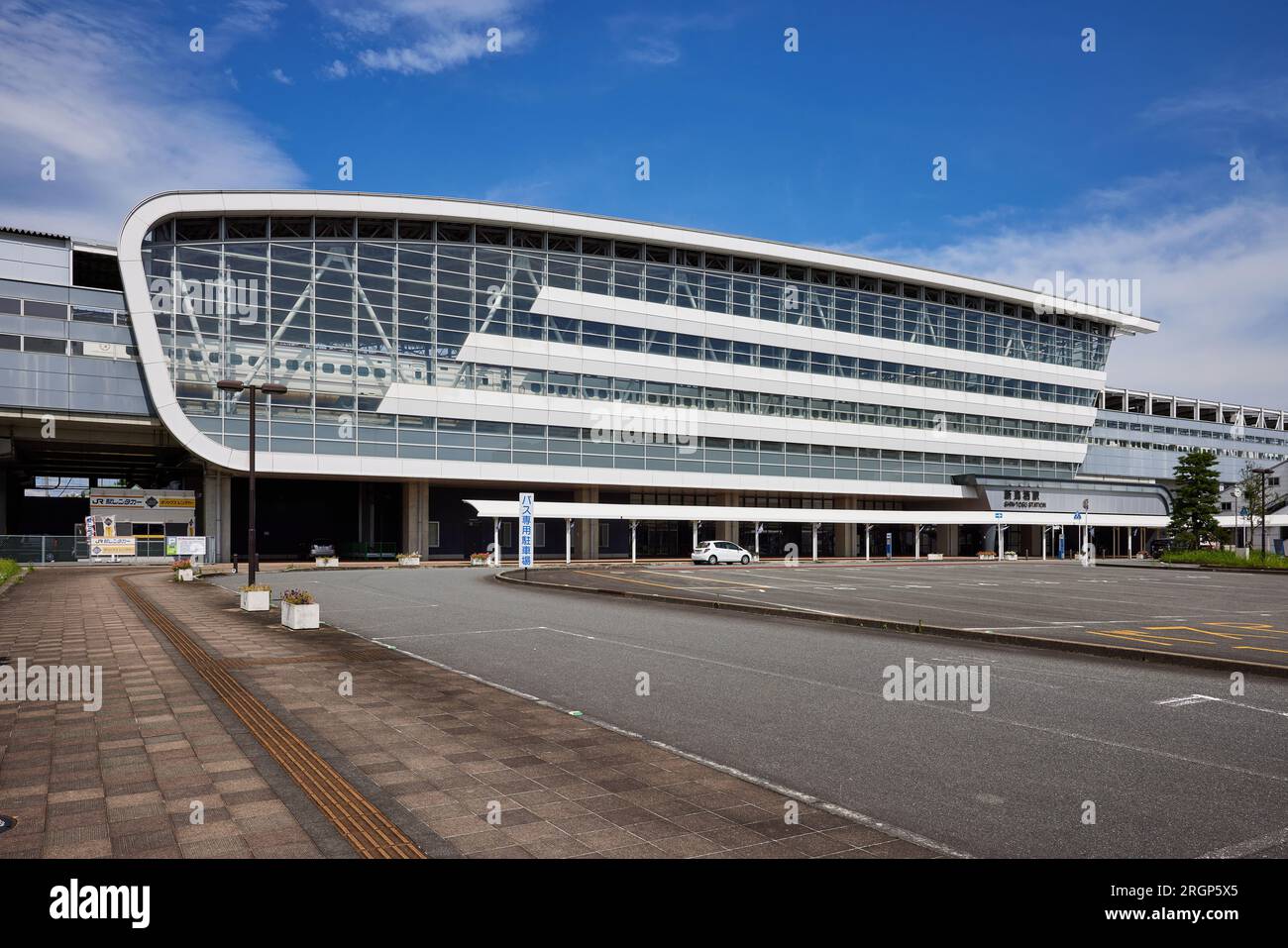 Kyushu Shinkansen Shin-Tosu Station (designed by Yasui Architects ...