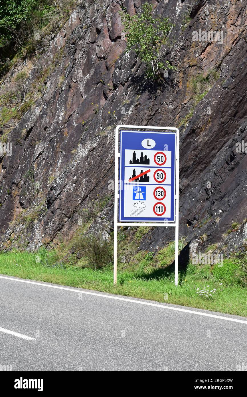 130 speed limit sign hi-res stock photography and images - Alamy