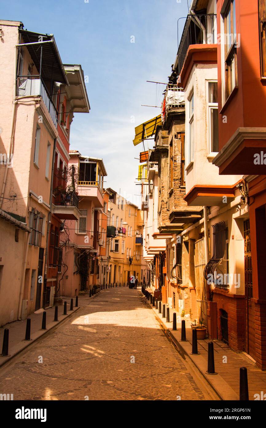 Istanbul street scene street view hi-res stock photography and images ...
