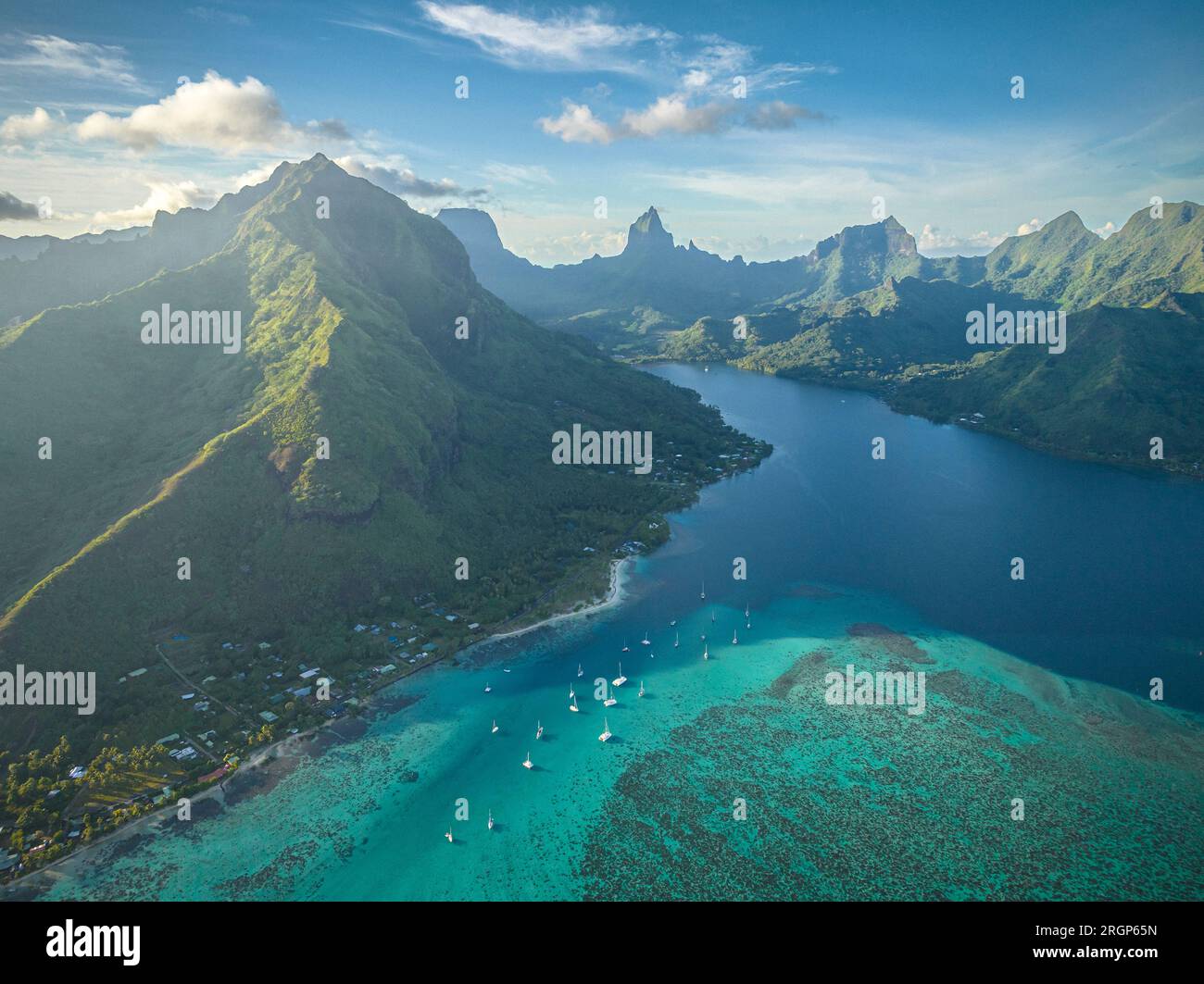 Yachts near shore paradise island hi-res stock photography and images ...