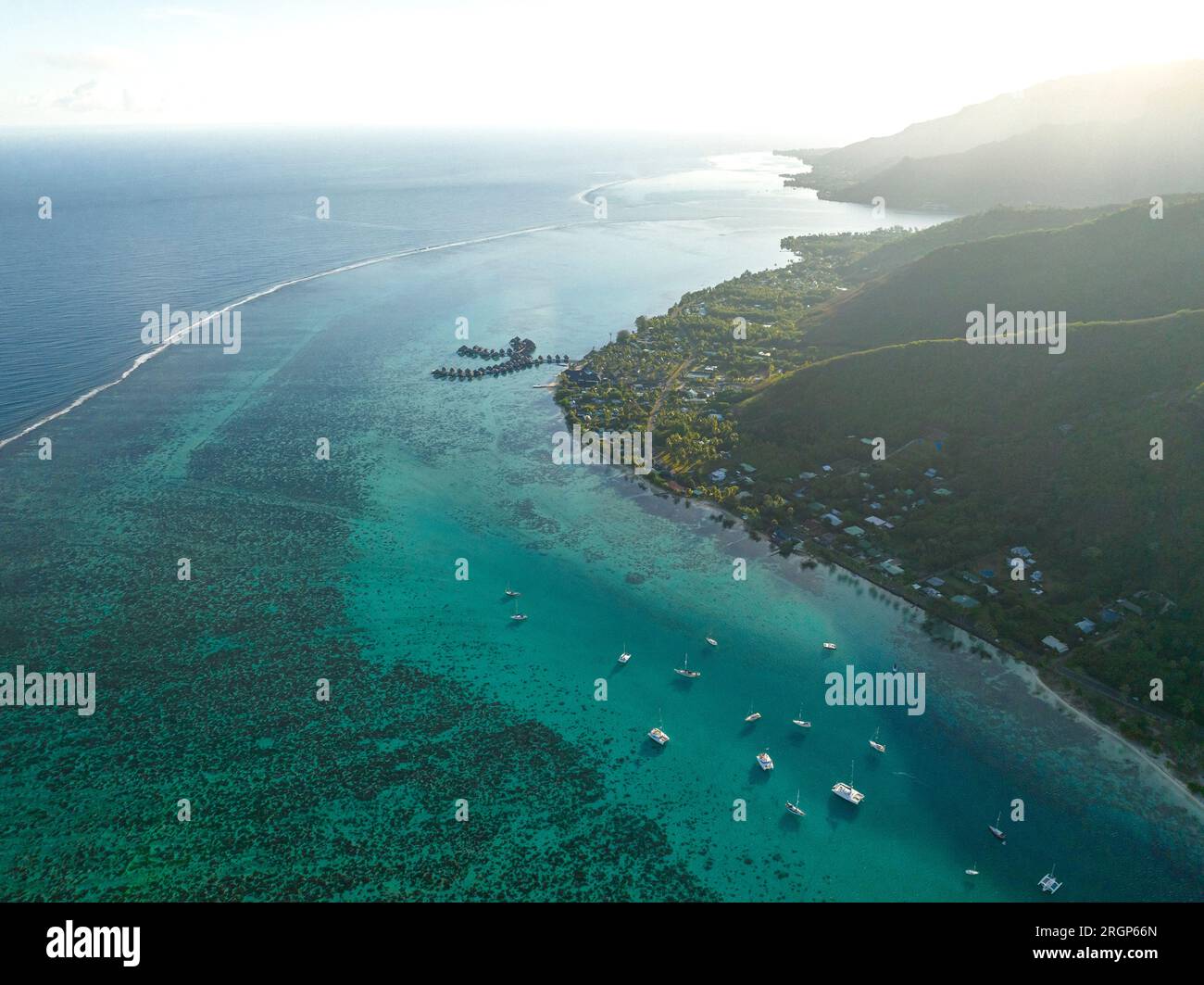 Yachts near shore paradise island hi-res stock photography and images ...