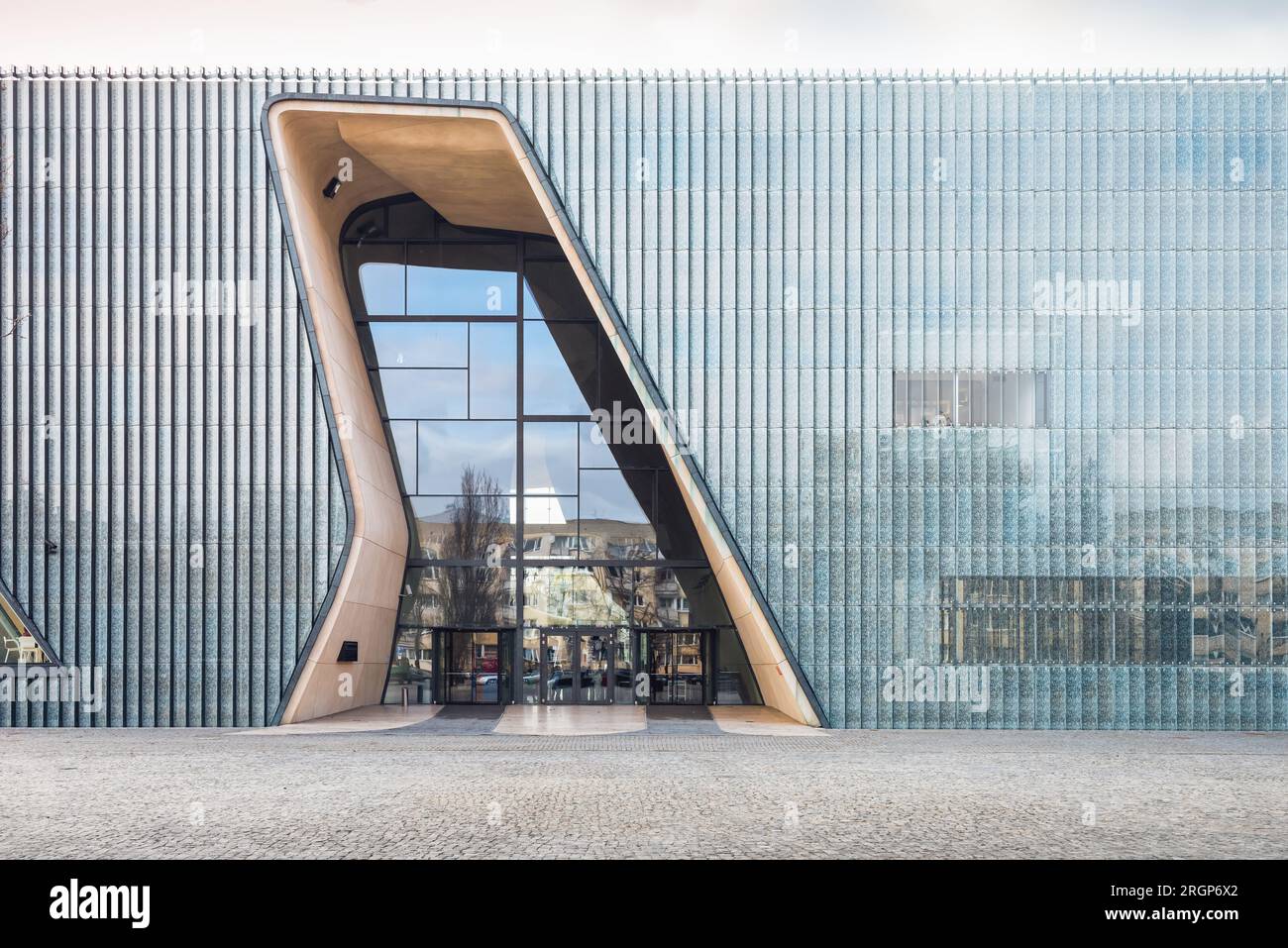 Entrance gate contemporary house hi-res stock photography and images ...