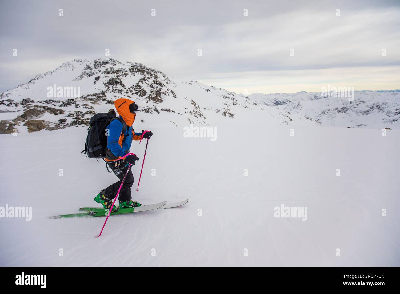 Enduring the cold hi-res stock photography and images - Alamy