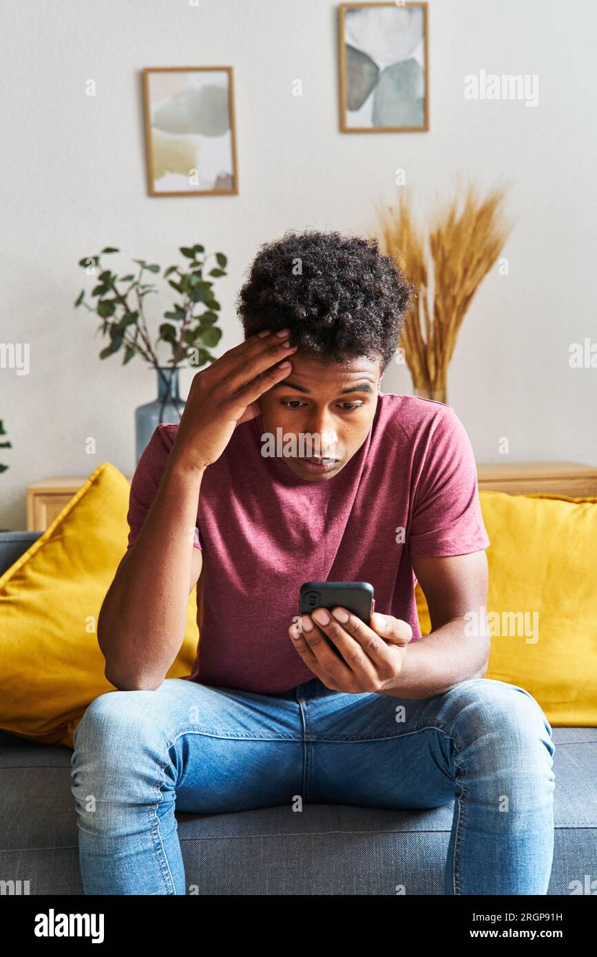 Mobile call checking hi-res stock photography and images - Alamy