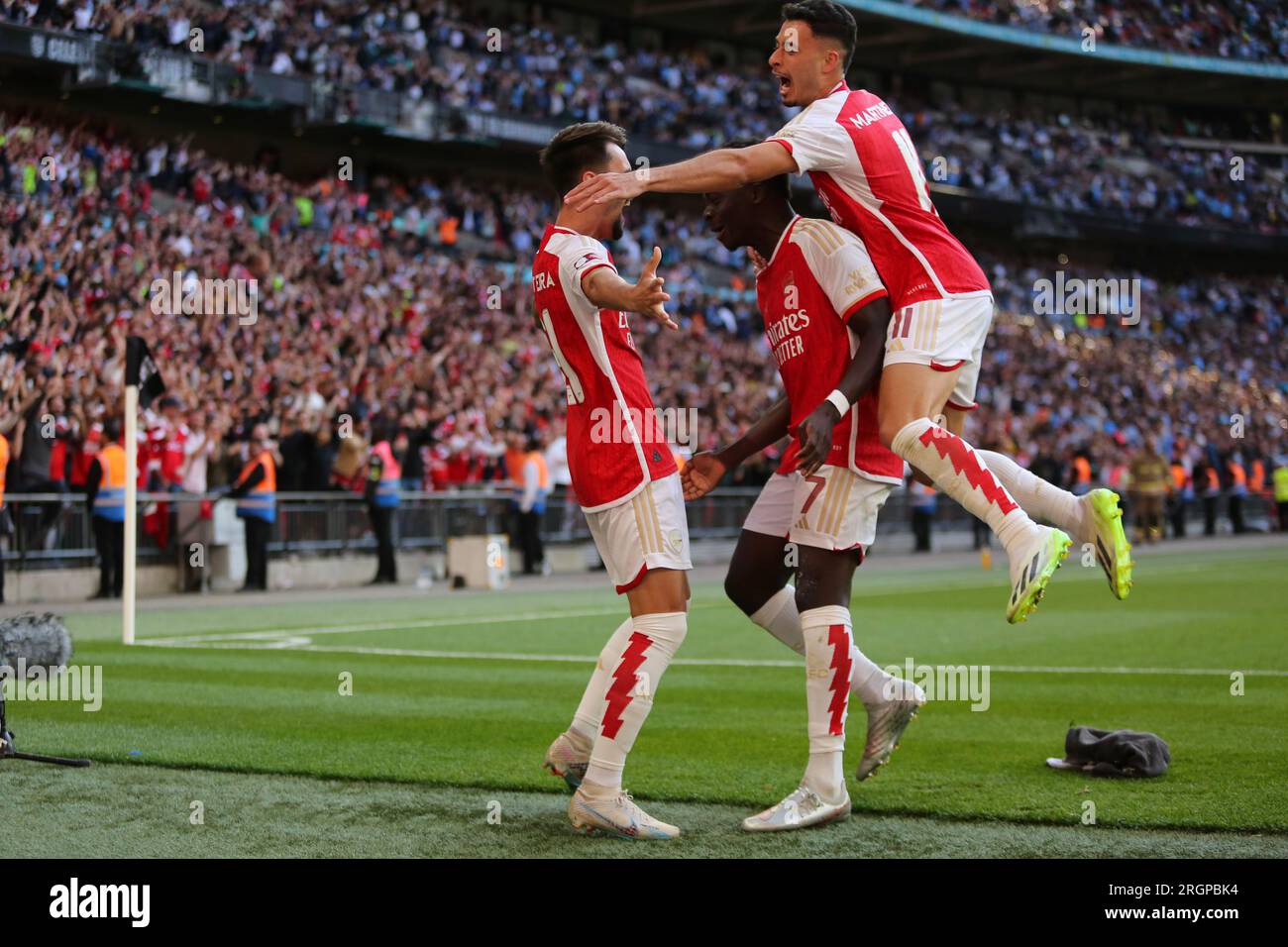 Fabio Vieira of Arsenal celebrates after scoring the winning penalty ...