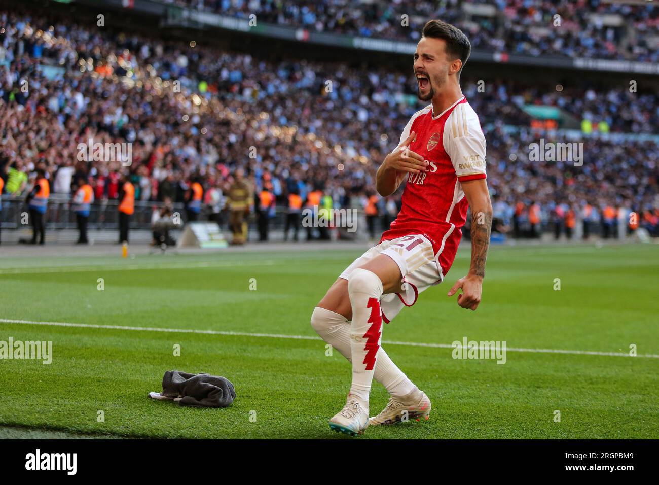 Fabio Vieira of Arsenal celebrates after scoring the winning penalty ...
