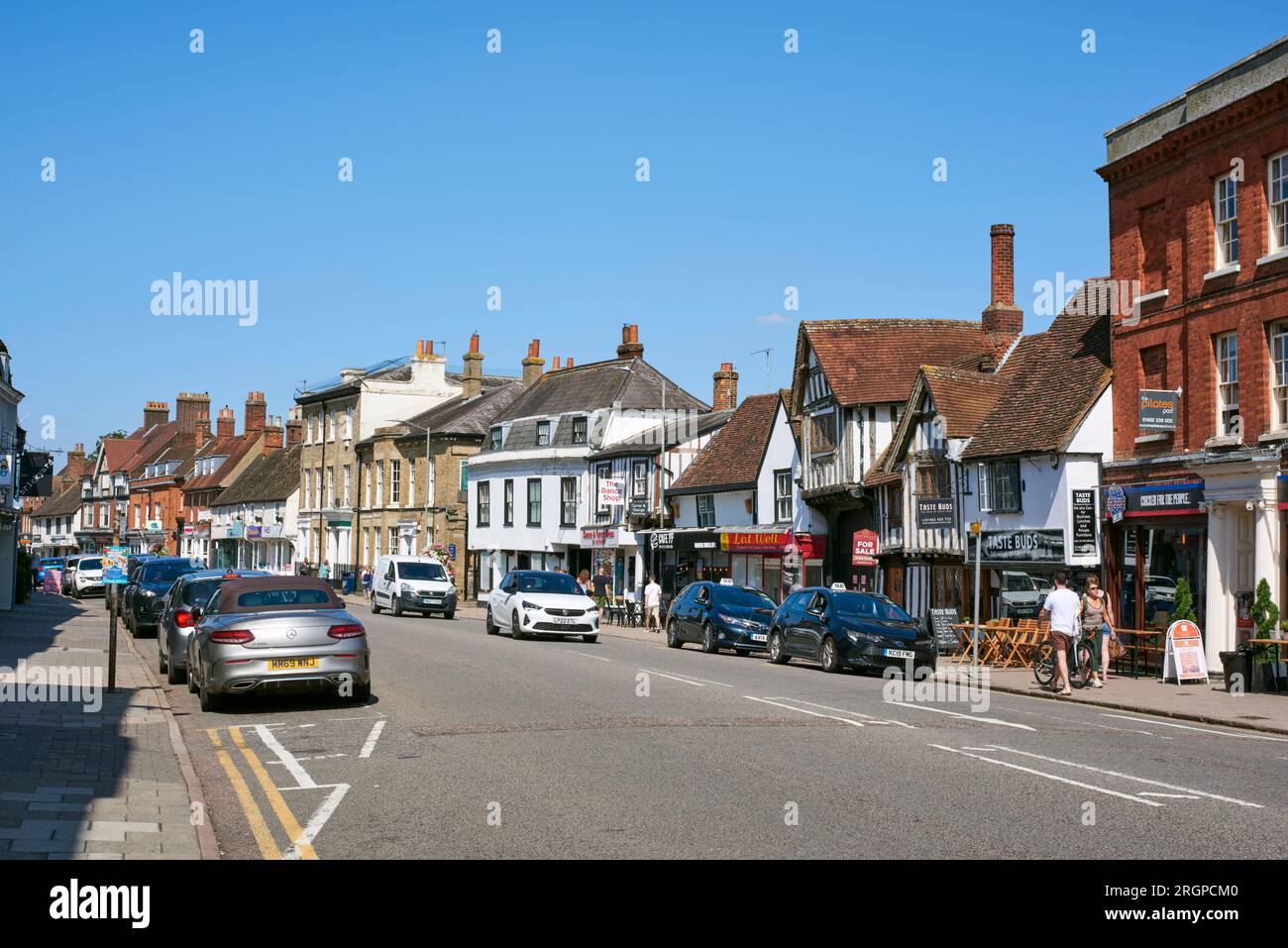 Shops and ancient buildings along Bancroft, Hitchin, Hertfordshire ...