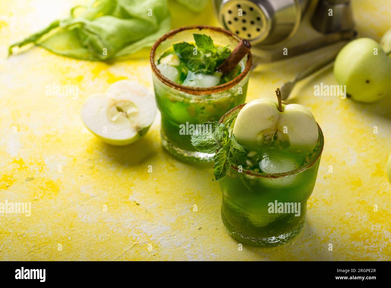Apple alcoholic cocktail or mocktail Stock Photo - Alamy