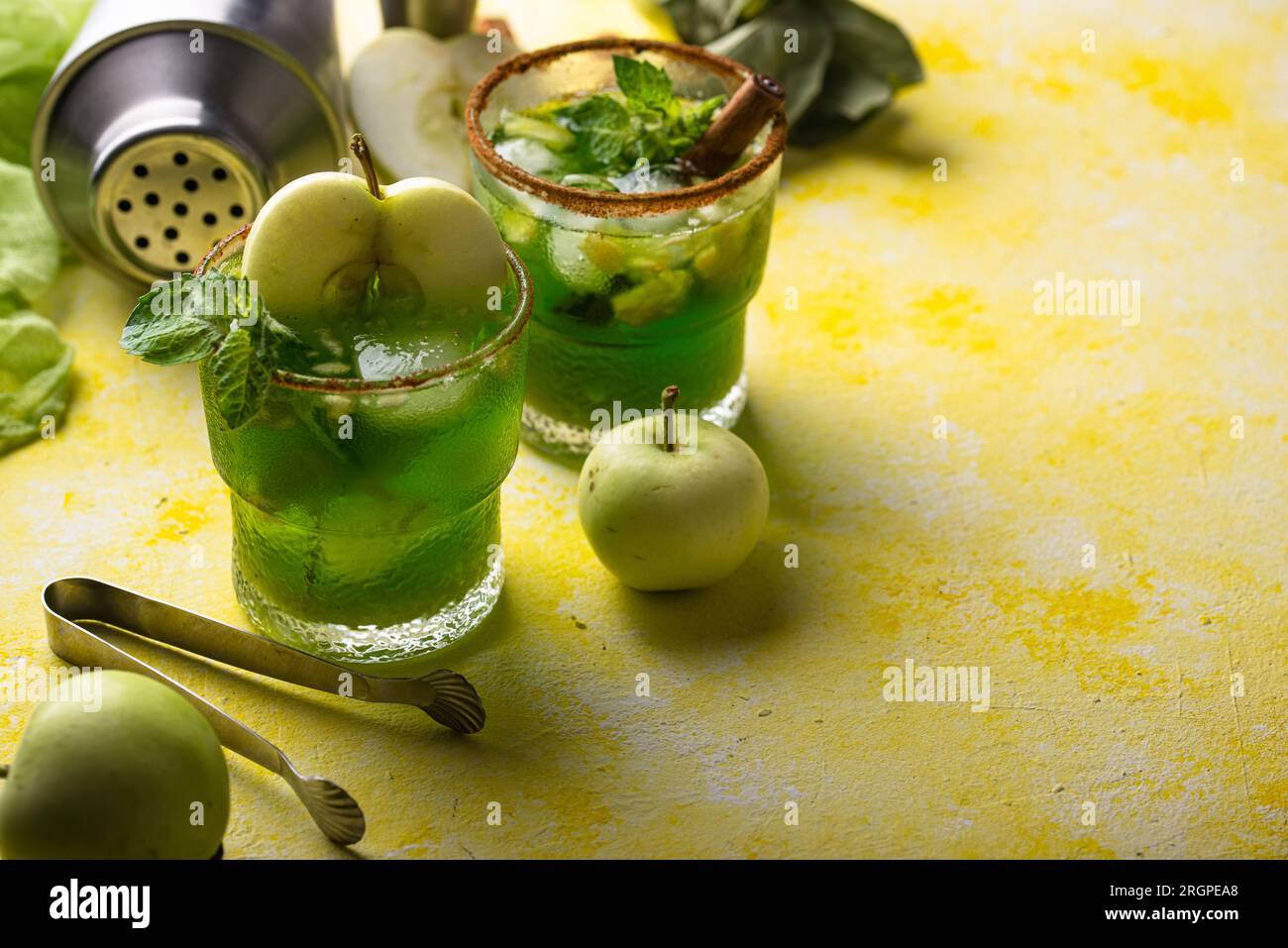 Apple alcoholic cocktail or mocktail Stock Photo - Alamy