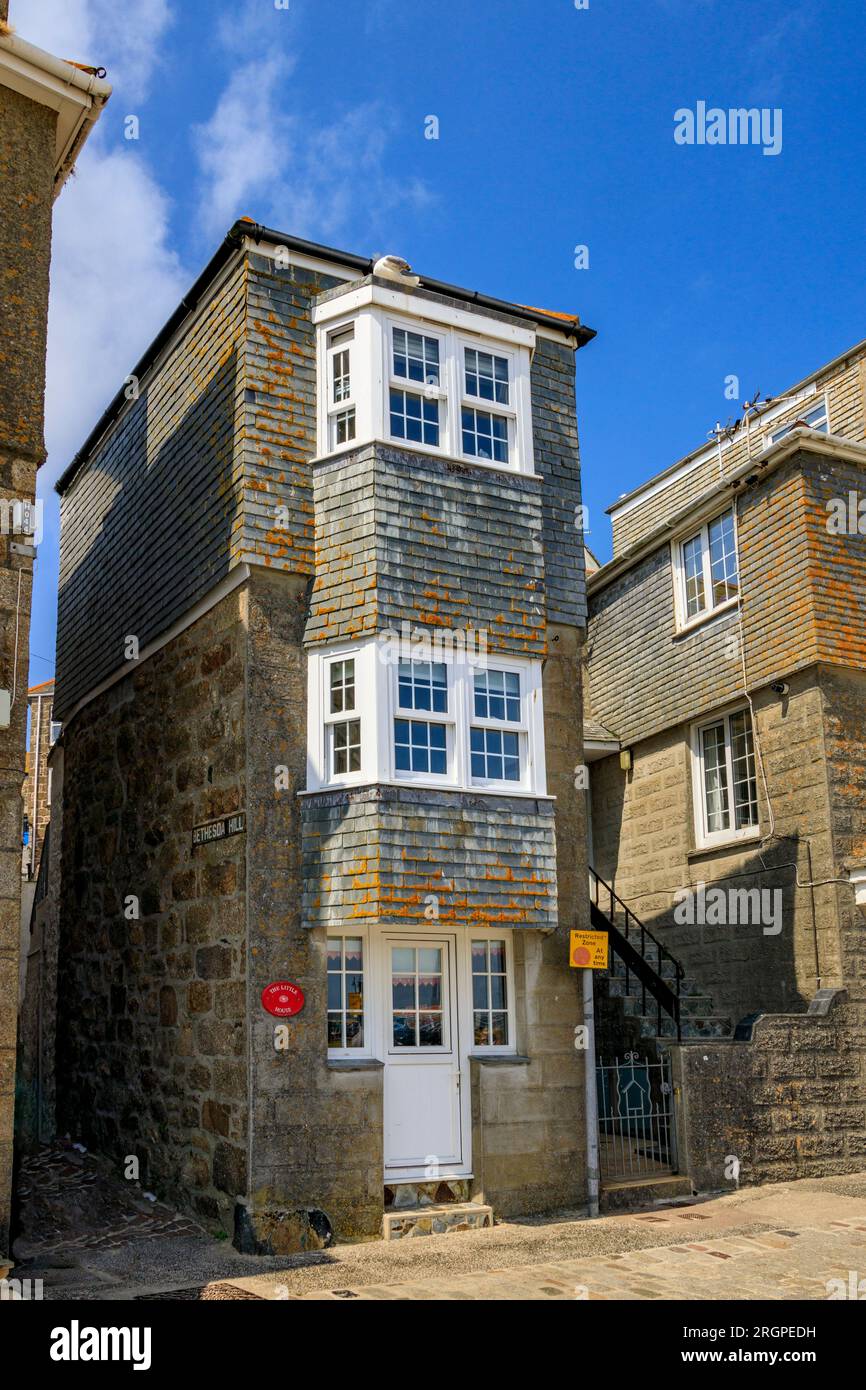 'The Little House' on the harbourside - probably the narrowest house in ...