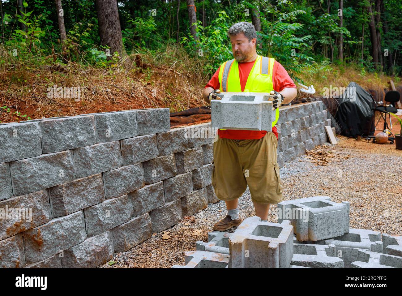 Retaining wall foundation garden hi-res stock photography and images ...