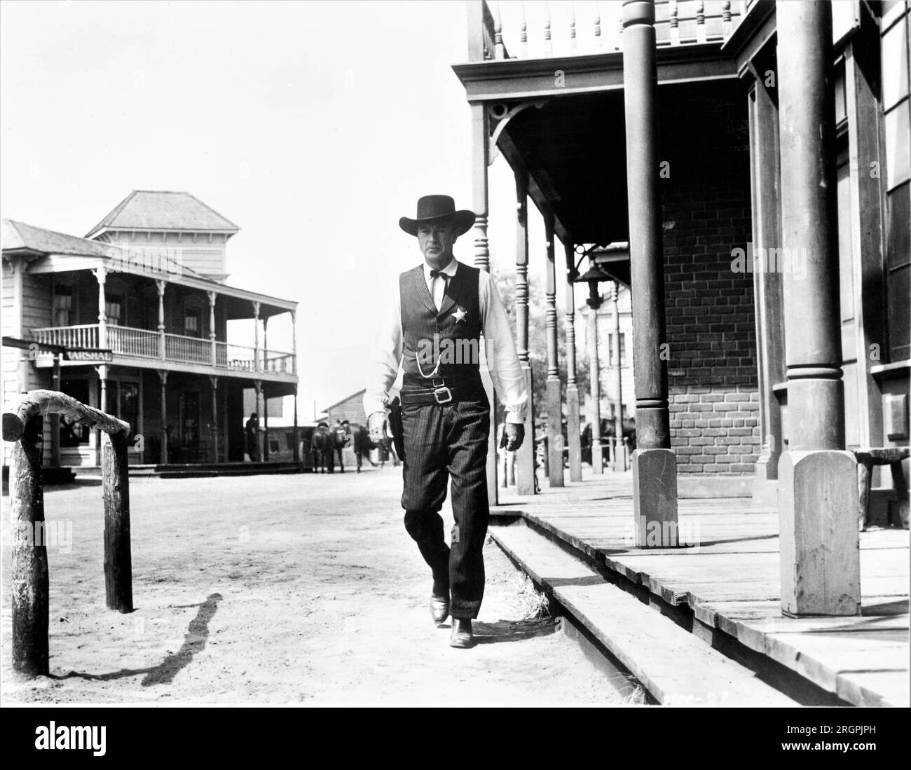 GARY COOPER as Marshal Will Kane in HIGH NOON 1952 director FRED ...